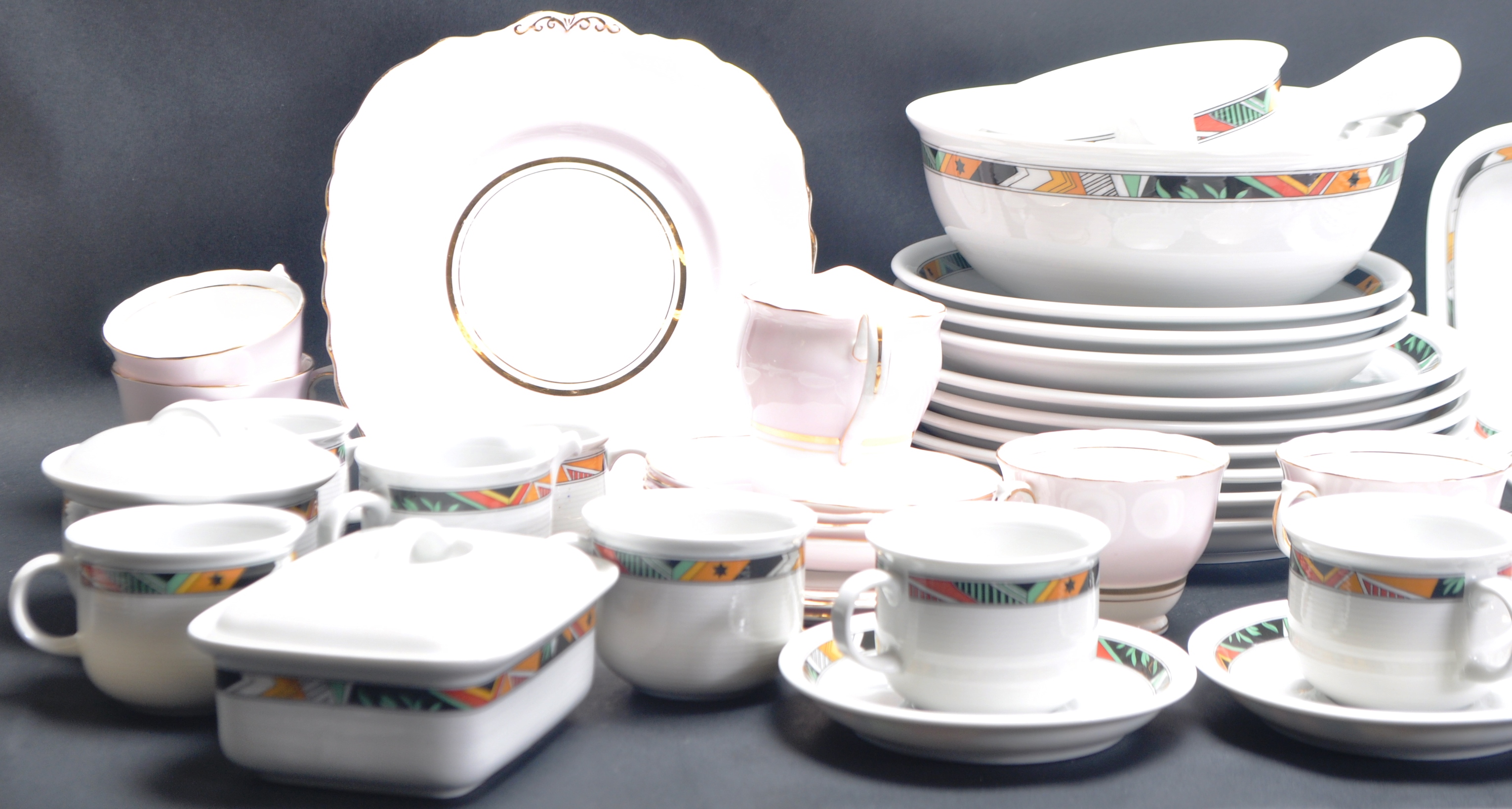 1980’S THOMAS GERMANY DINNER WARE AND COLCLOUGH TEA SERVICE - Auktionen ...