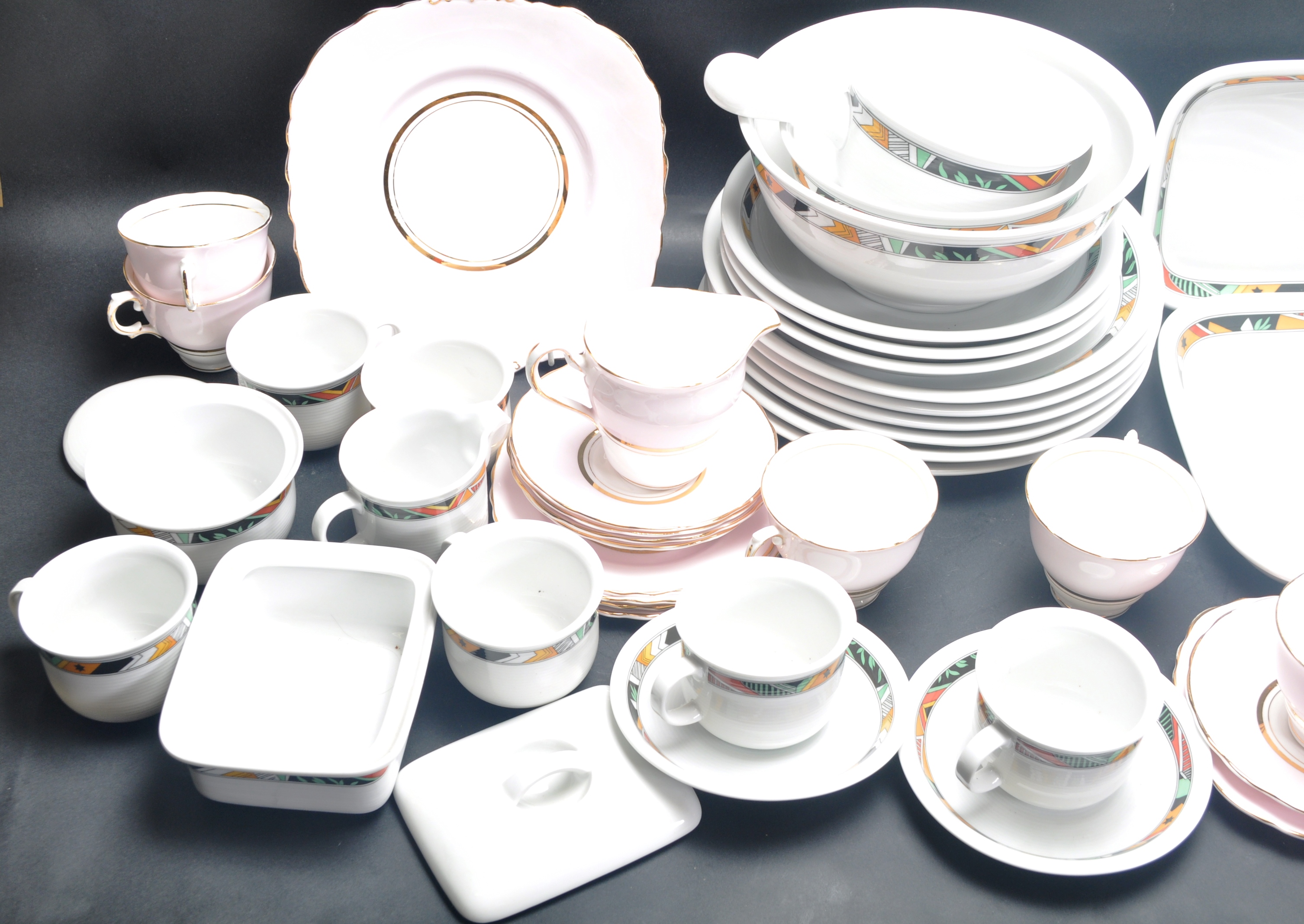 1980’S THOMAS GERMANY DINNER WARE AND COLCLOUGH TEA SERVICE - Auktionen ...