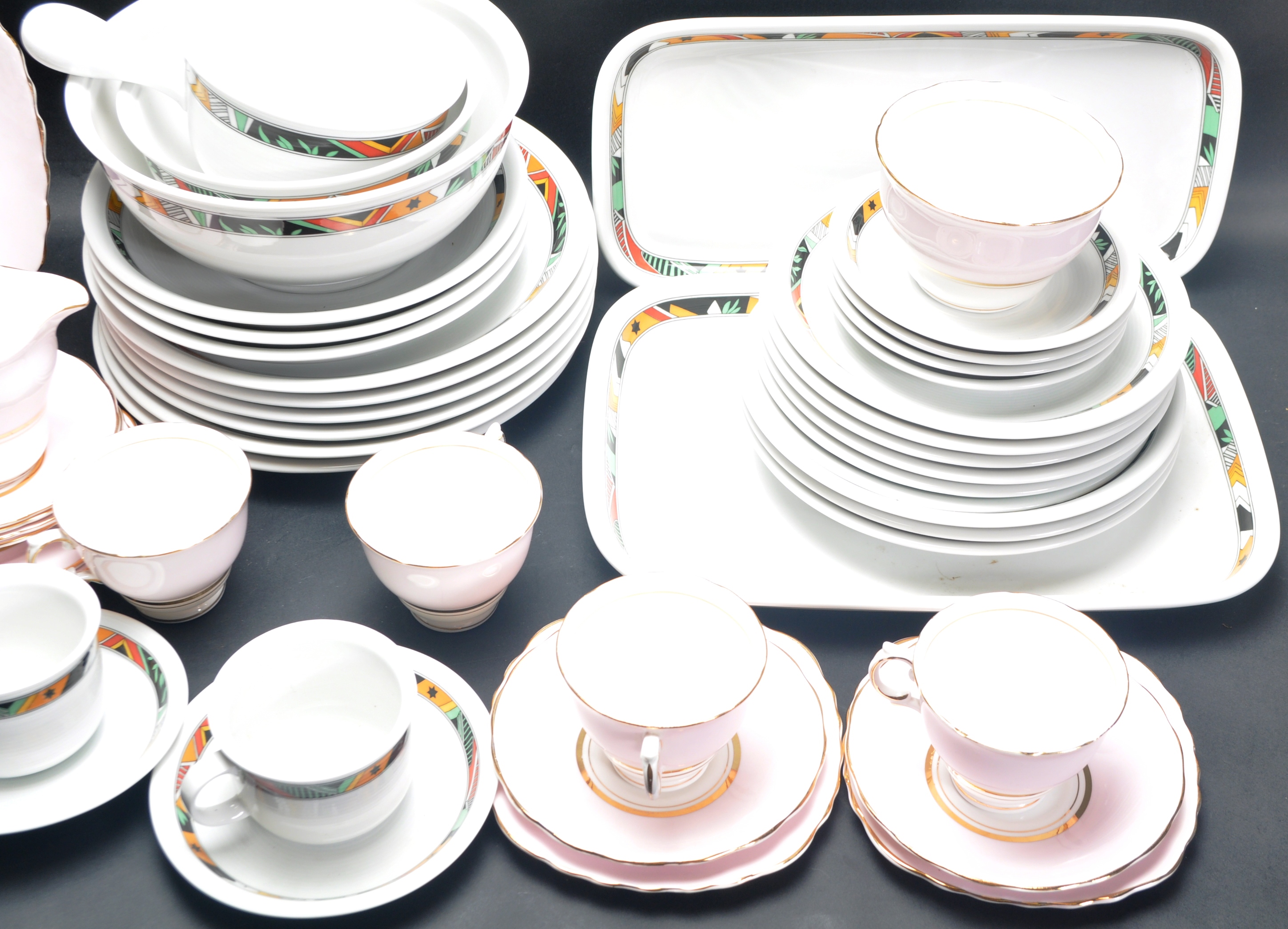 1980’S THOMAS GERMANY DINNER WARE AND COLCLOUGH TEA SERVICE - Auktionen ...