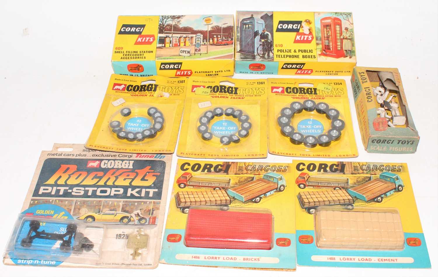 Corgi Toys group of 9 accessories includes 2x Corgi Loads, 610 Police ...