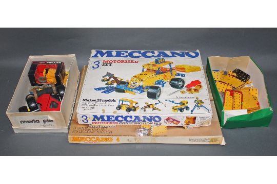 A Meccano motorised construction set (3), two shoeboxes of Meccano ...