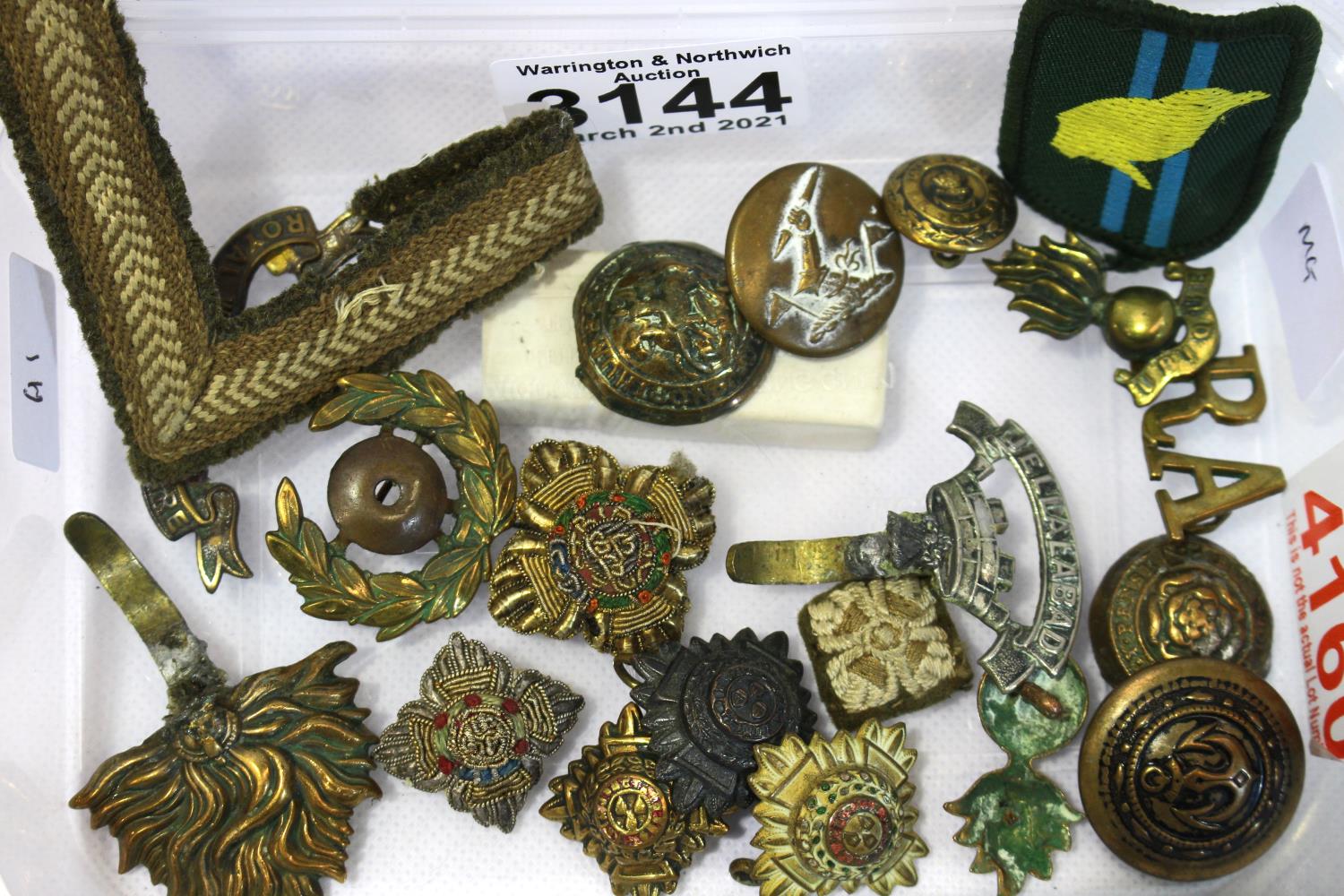 Mixed British military uniform buttons and badges in varying condition ...