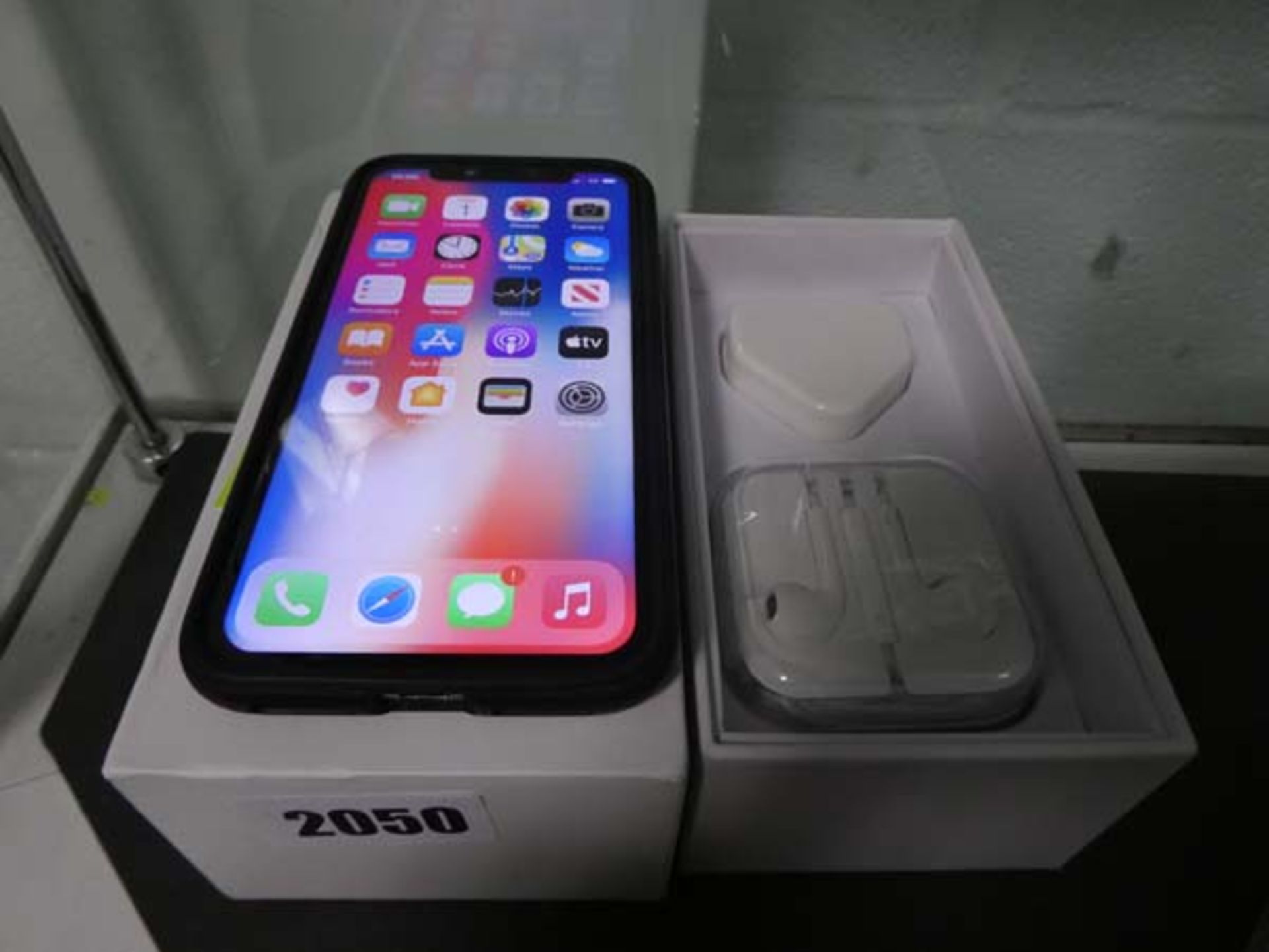 Apple iPhone X Model A1901 (unlocked) with case and box Screen and back ...