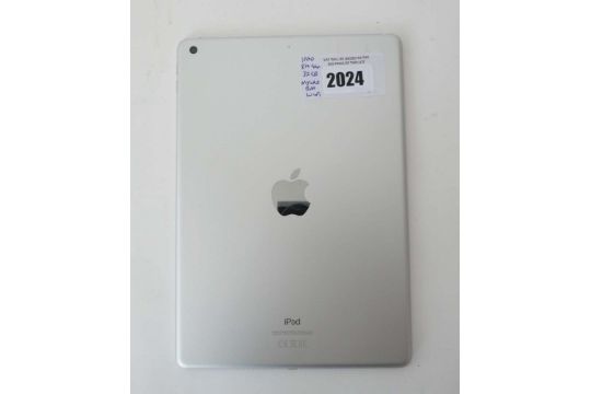 iPad 8th Gen A2270 32GB Silver tablet