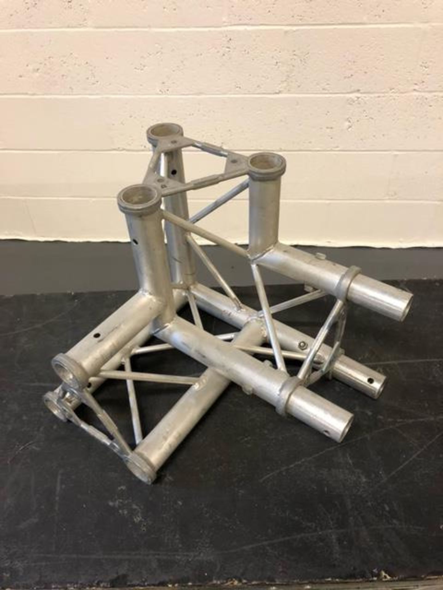 An Astralite AO3 CORNER SET: 2 x C33, 2 x C34; Makes Truss Box on legs ...