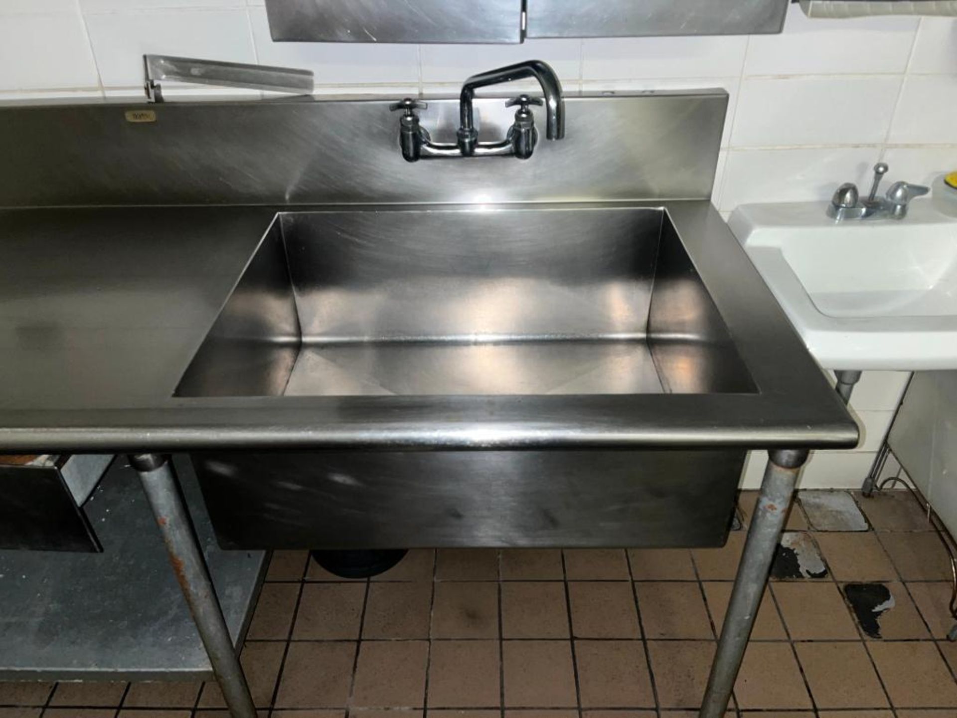Lot (3): 117" x 28" Stainless Steel preptable w/ 30" 24" Sink ...