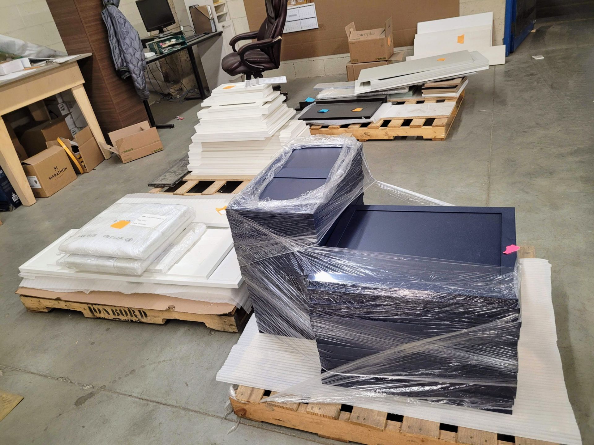 CONTENTS OF ROOM - (MATERIAL ONLY, NOTHING PREVIOUSLY LOTTED)