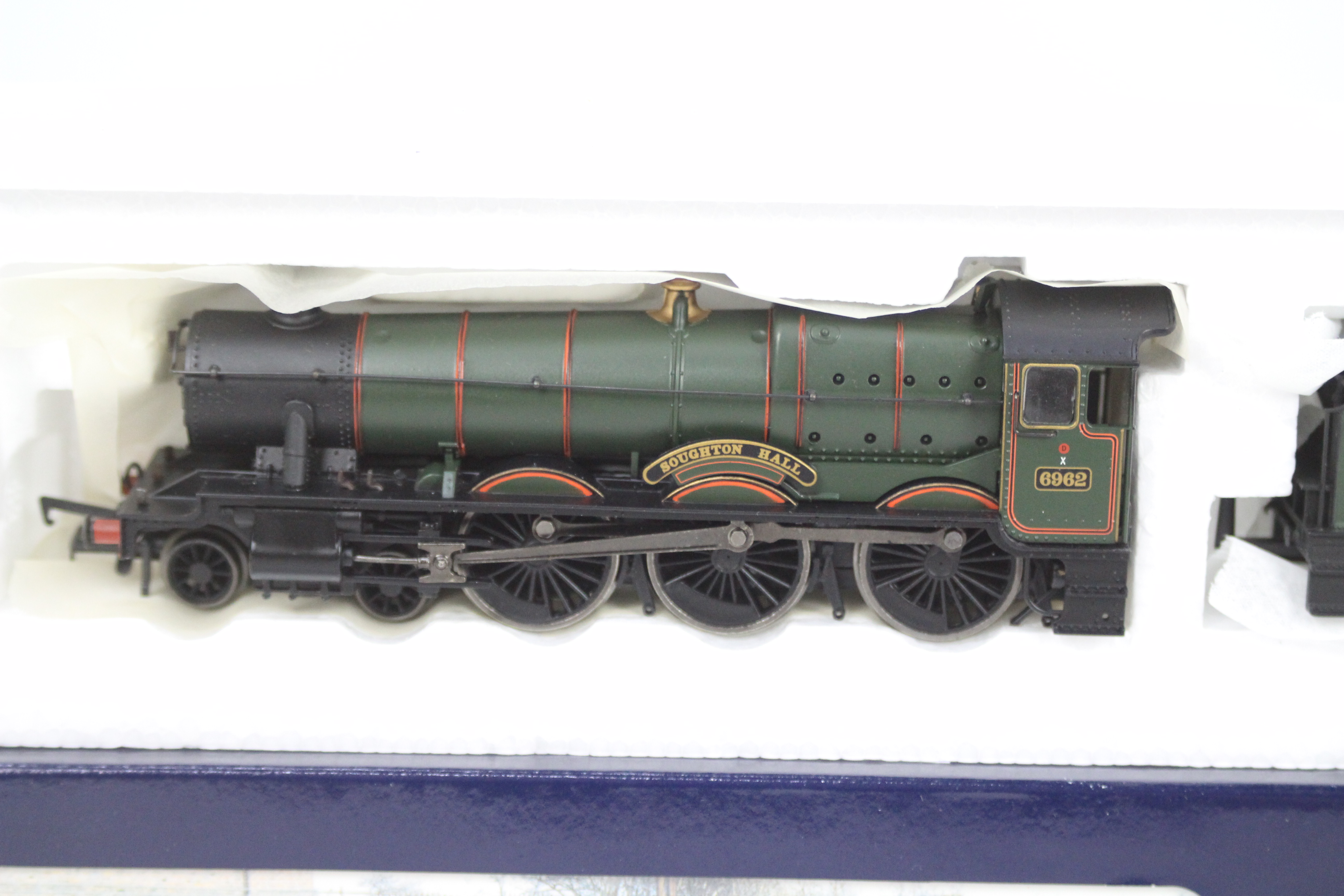 Bachmann - A boxed OO Gauge Hall Class 6959 - 4-6-0 - Steam Locomotive ...