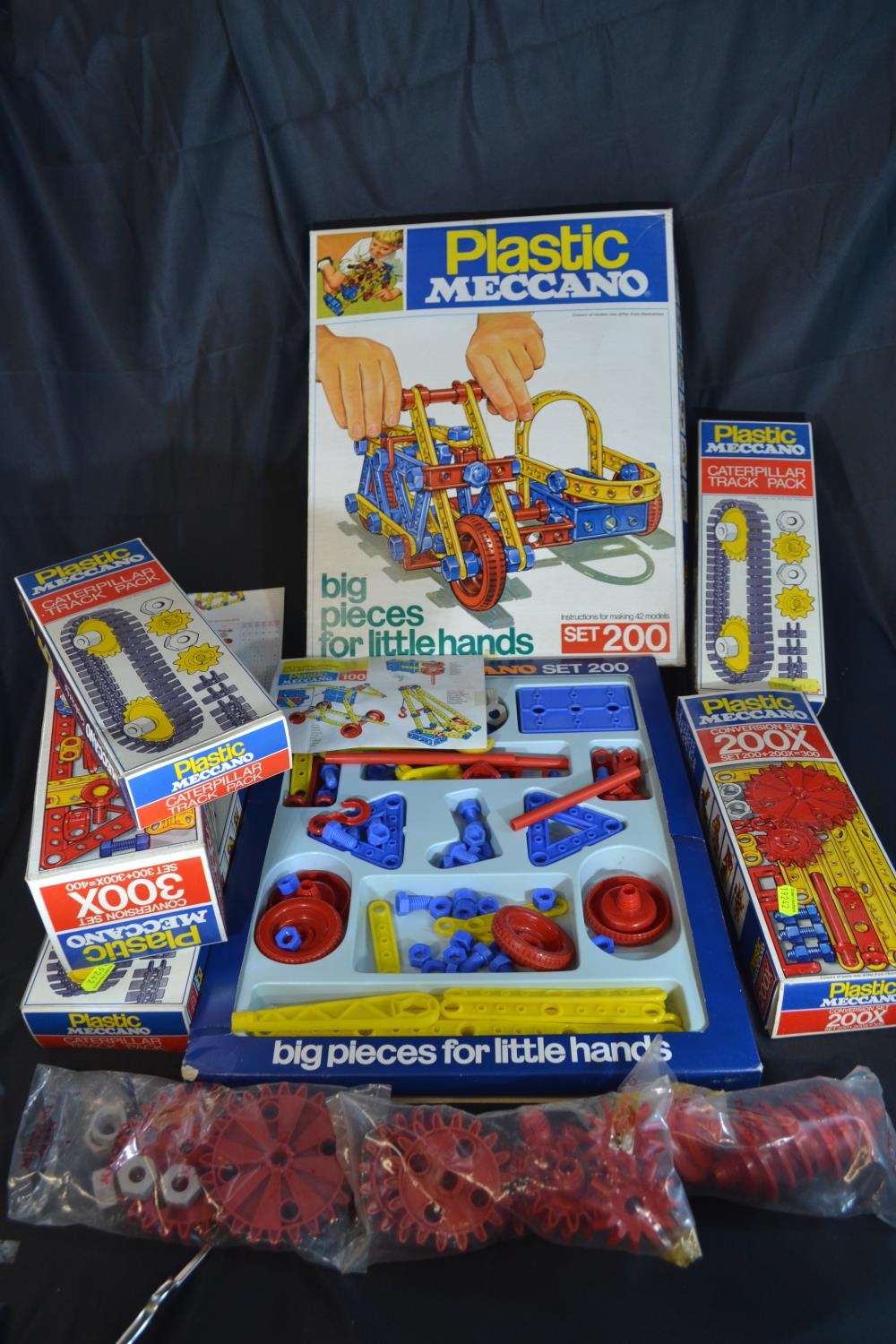 Plastic Meccano set 200, together with caterpillar tracks and two ...