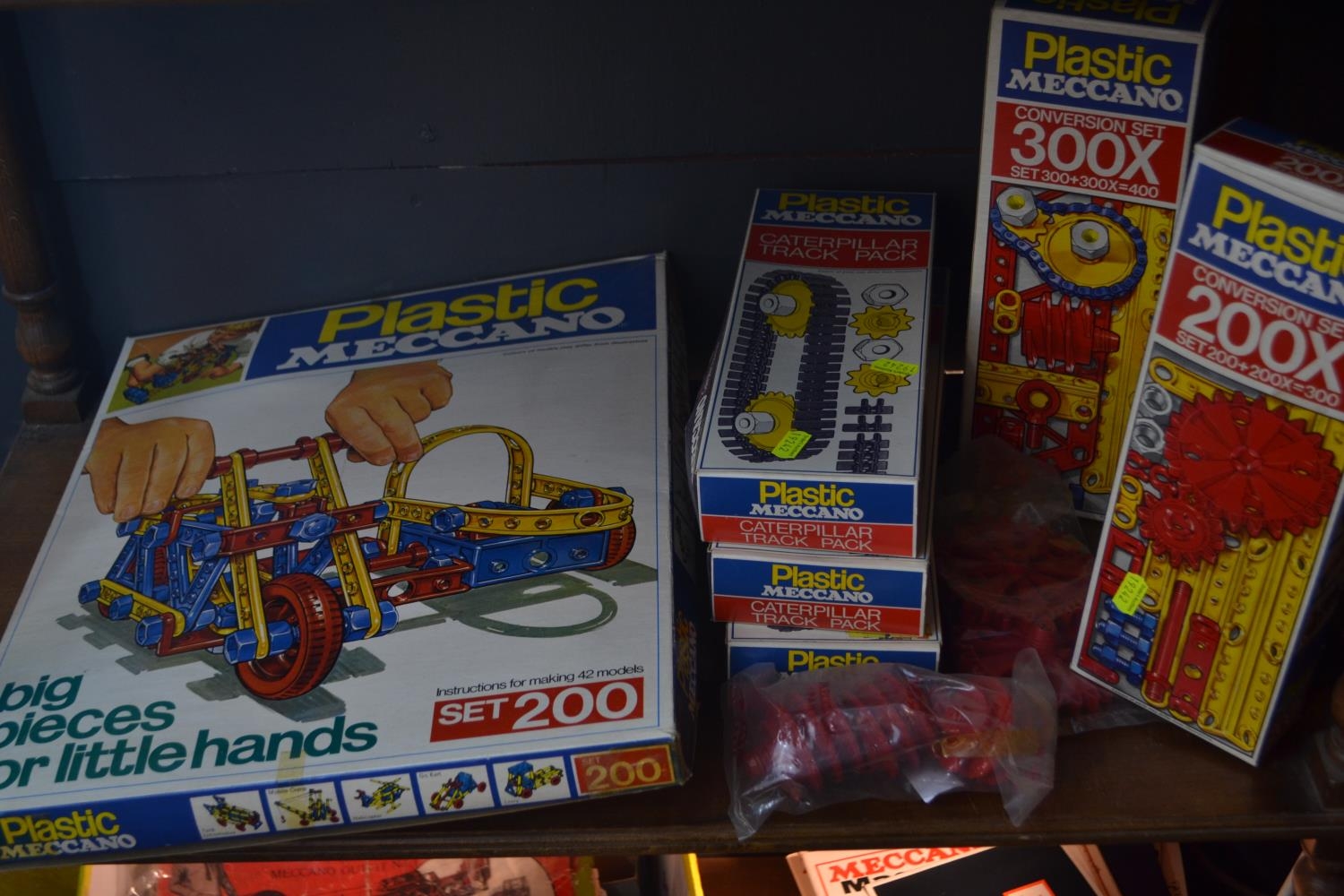 Plastic Meccano set 200, together with caterpillar tracks and two ...