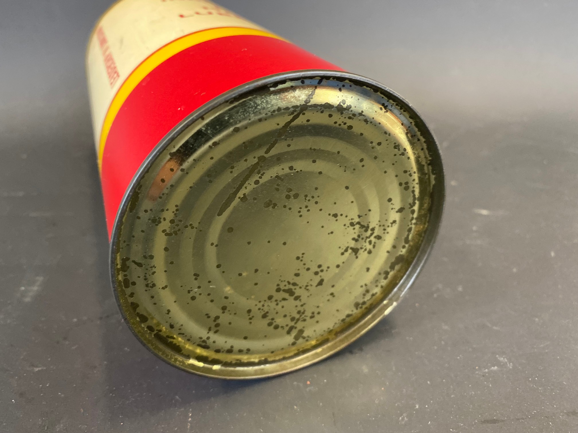 A Shell Vitrea Oil cylindrical quart can.