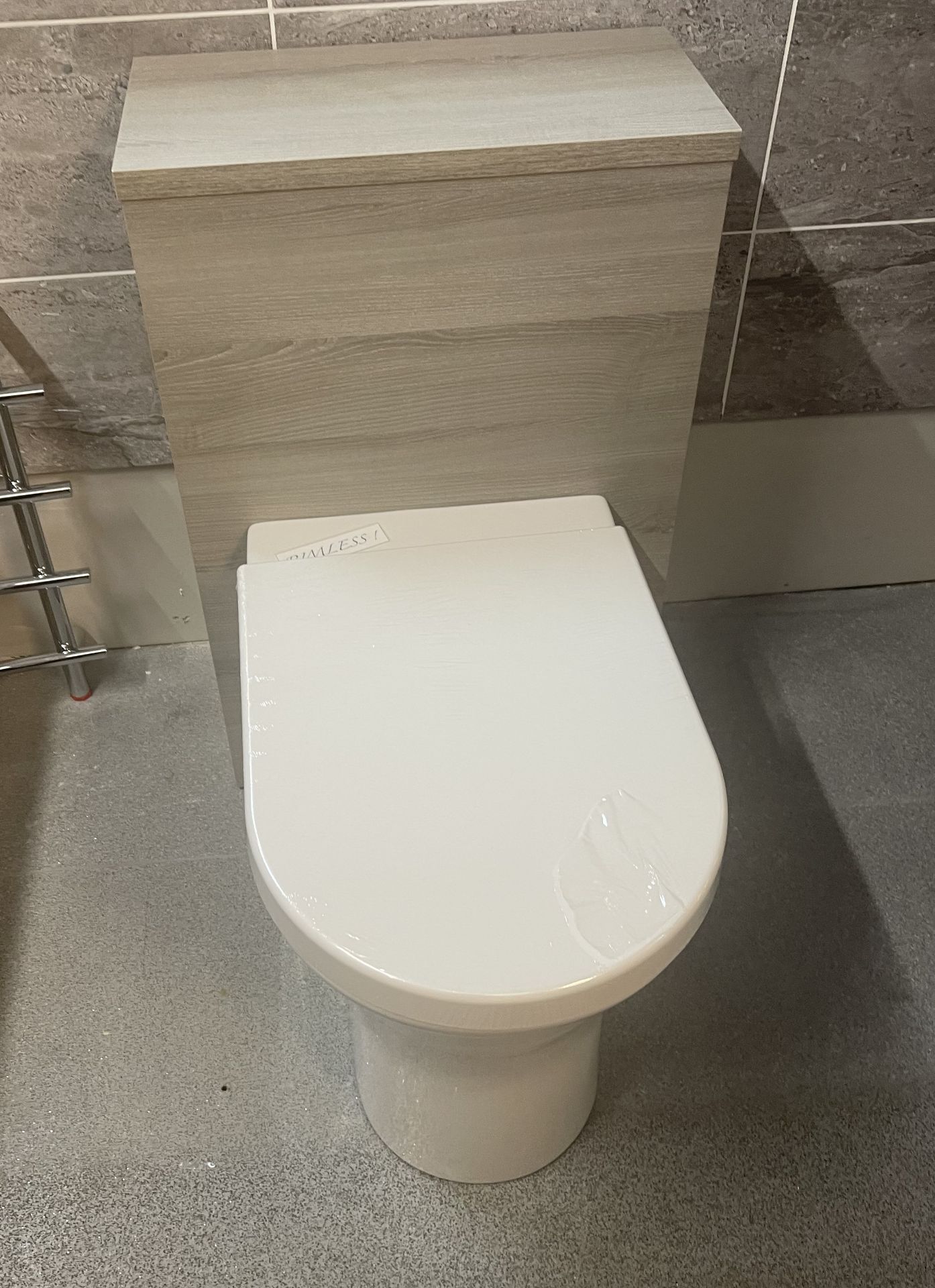 R2 Rimless Radar Back to Wall Pan & SeatThis lot is suitable for the ...