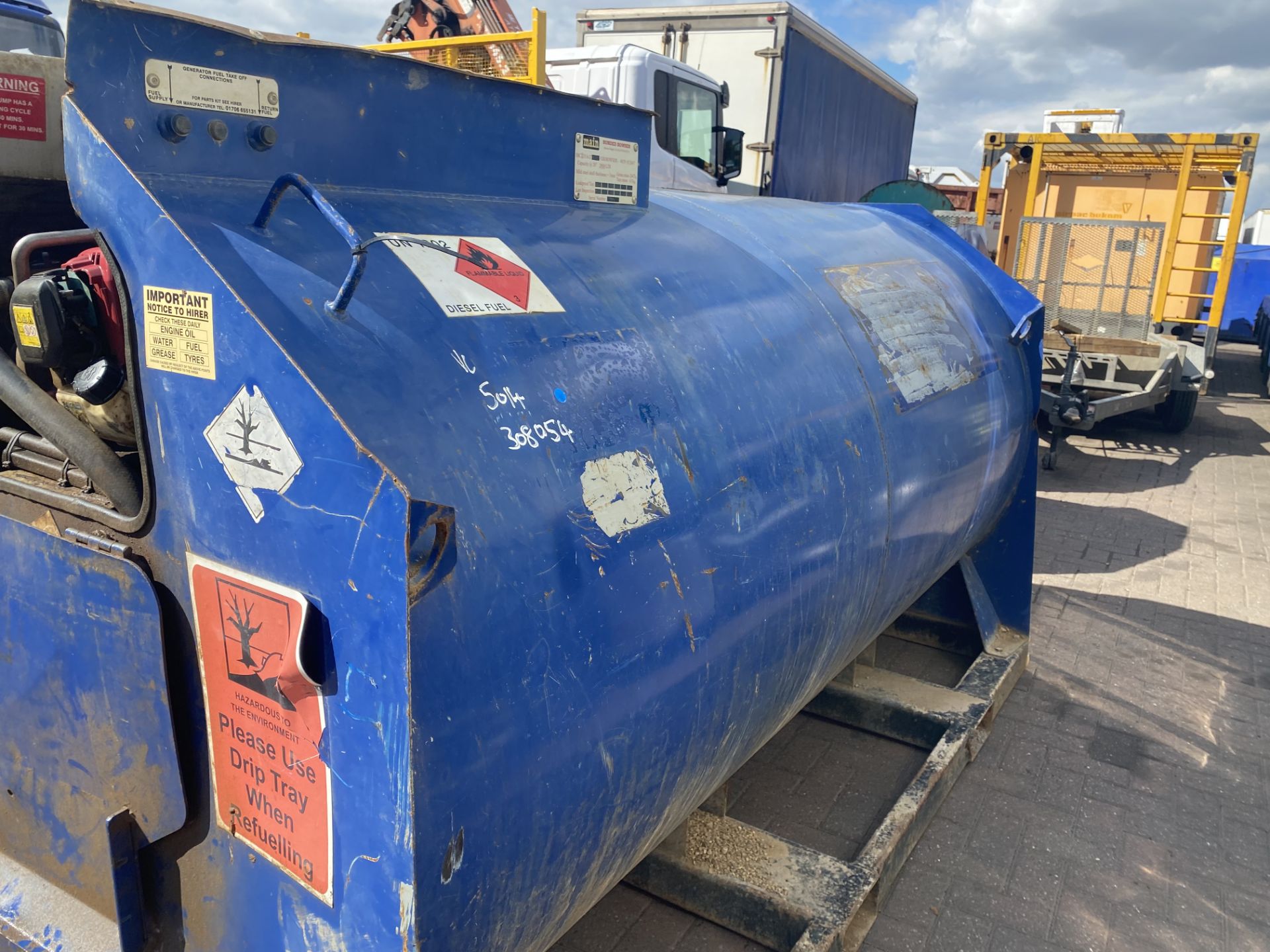 2000L MAIN BUNDED FUEL BOWSER FORKLIFT CRADDLE MOUNTED LOADING AND ...