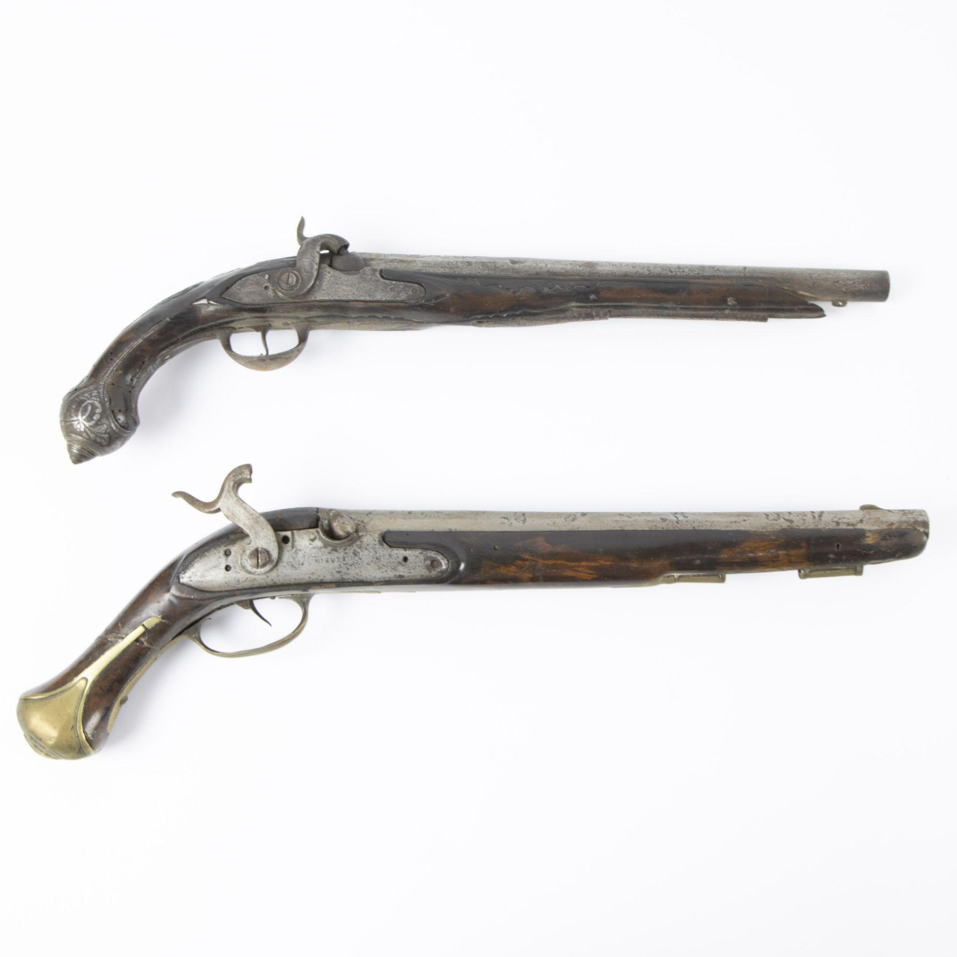 Lot 2 percussion pistols 19th century Lot van 2 percussie pistolen, 19e ...