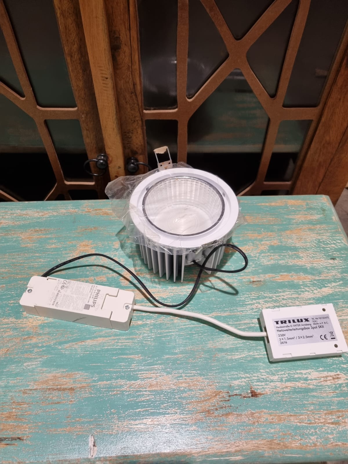43 x LED Downlight boxed units of TRILUX INPERLALP C05 BR22 1000-840 ET ...