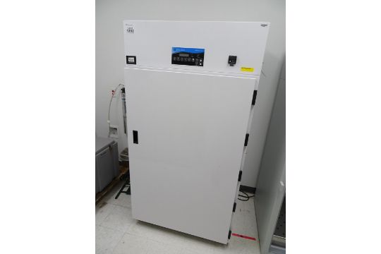 Percival Environmental chamber. Model CU41L3. S/N 19708.01.14C.