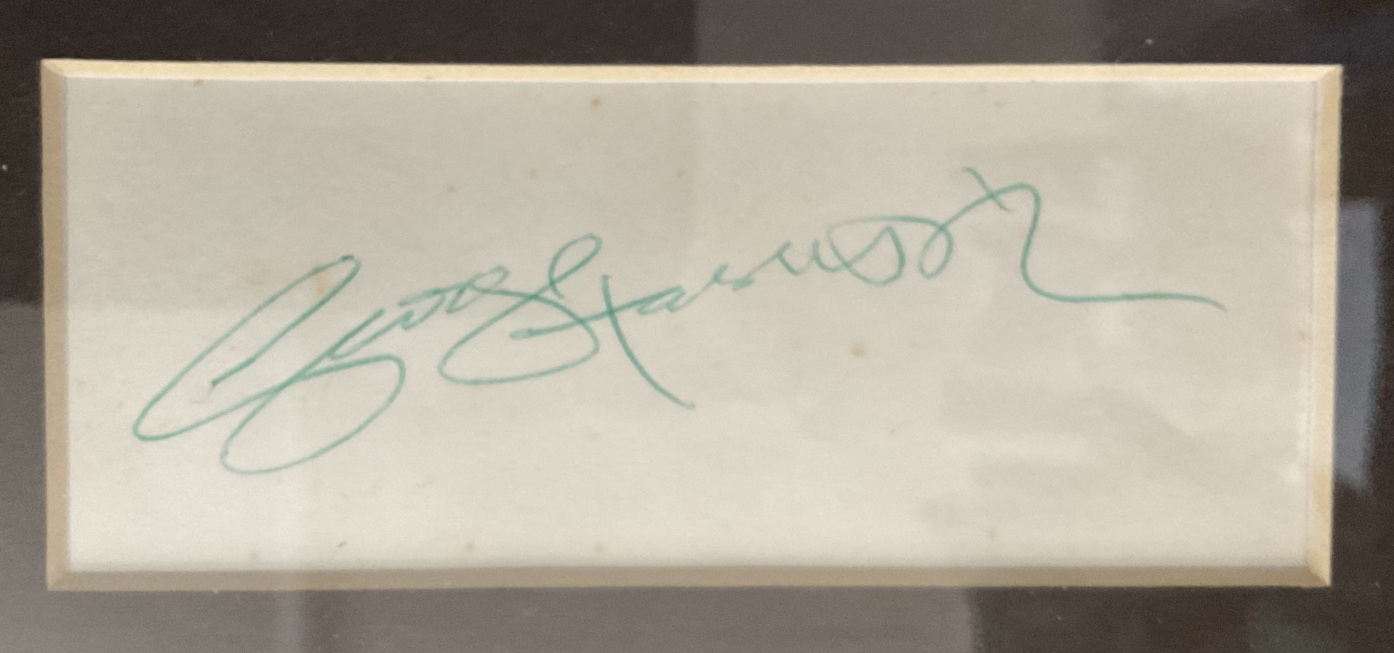 George Harrison signature piece in green ink mounted with a lovely 10x8 ...
