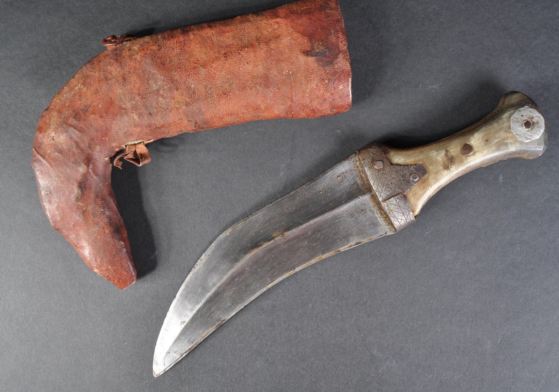 A 20th Century vintage South Arabian Jambiya knife / dagger. The dagger ...