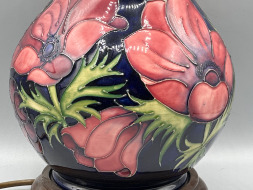 Moorcroft Anemone pattern table lamp on wooden base - complete with ...