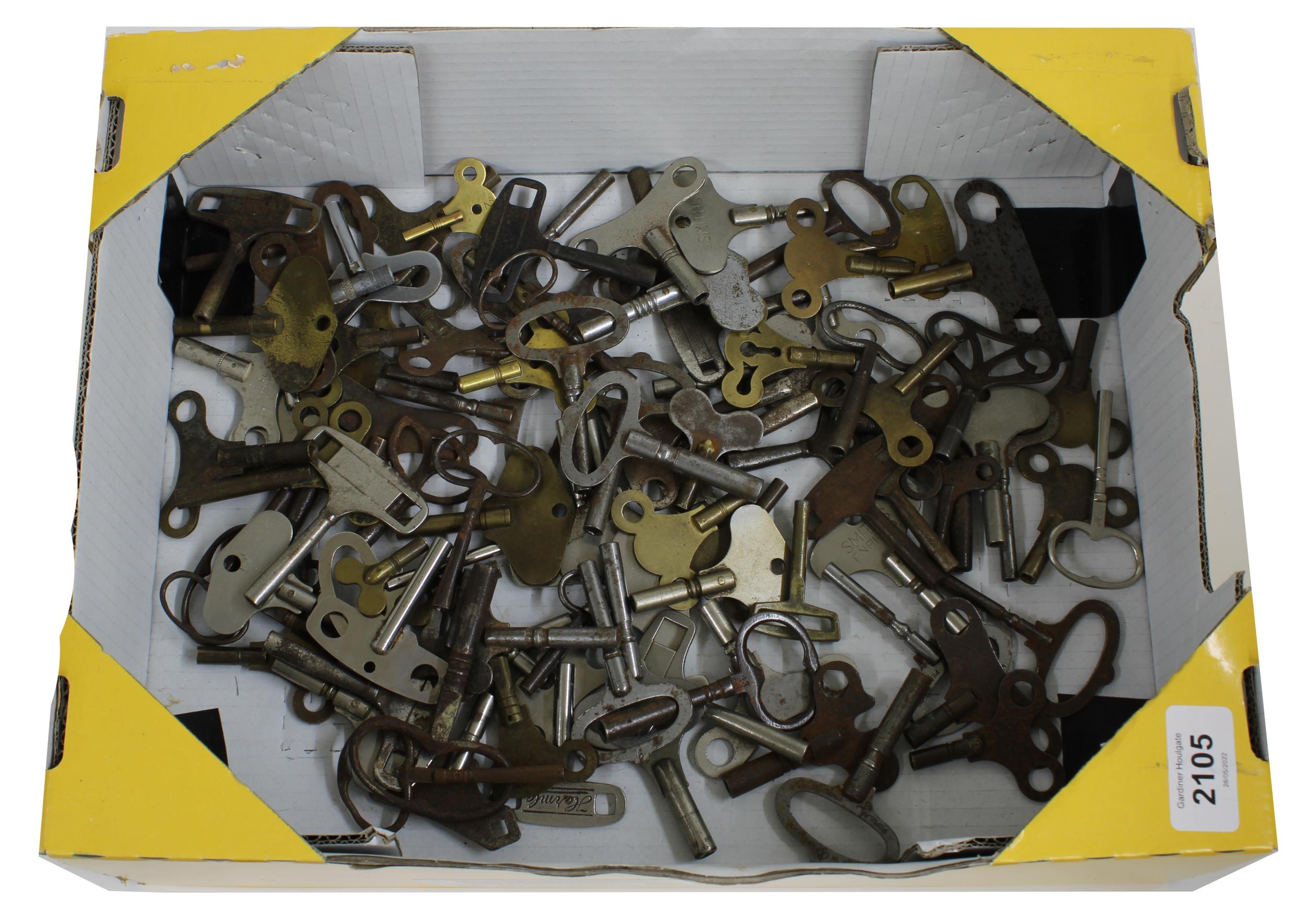 Large quantity of mainly mantel clock keys (approx 100)