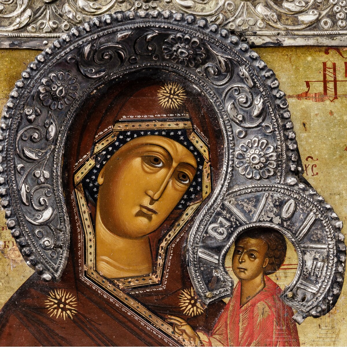 Ikone mit der Gottesmutter von Tichwin (Tichwinskaja) mit Silberbasma ...