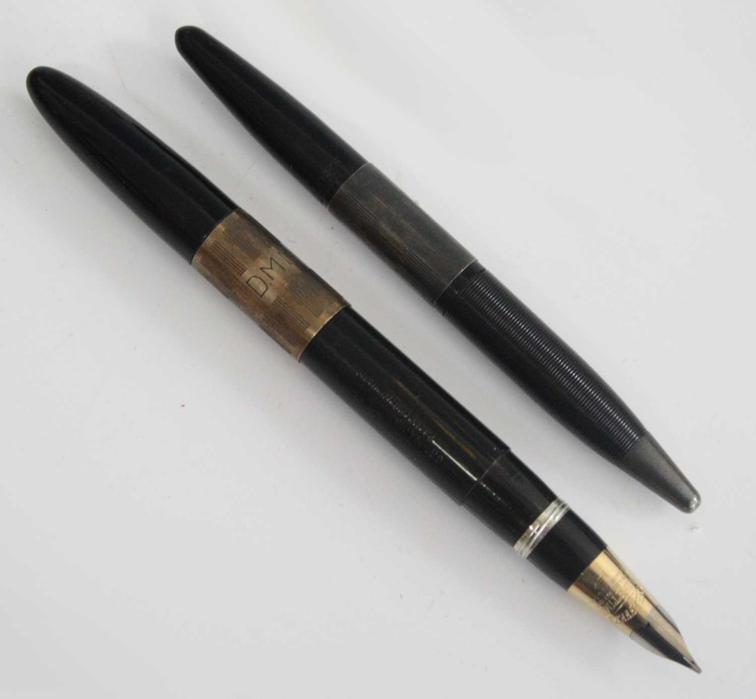 A Sheaffer Lifetime 1250 'tuckaway' fountain pen and mechanical pencil ...