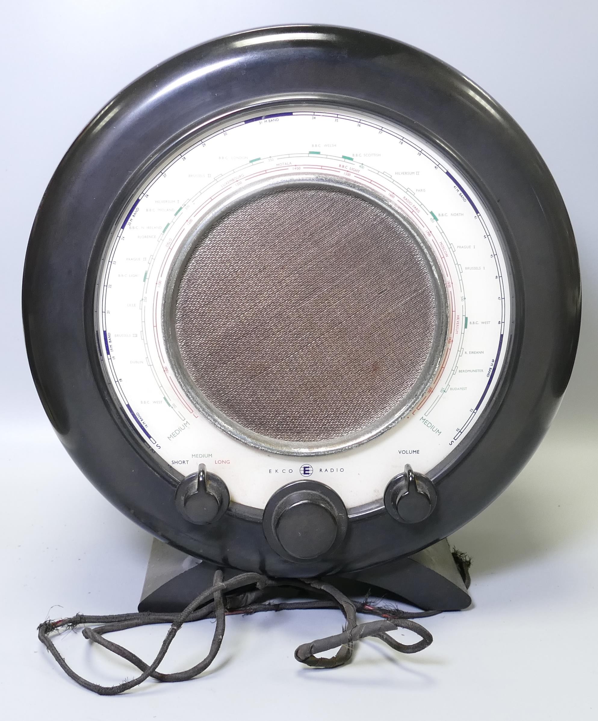 An EKCO model A22 black Bakelite 3-valve radio, 1940s design, by Wells ...