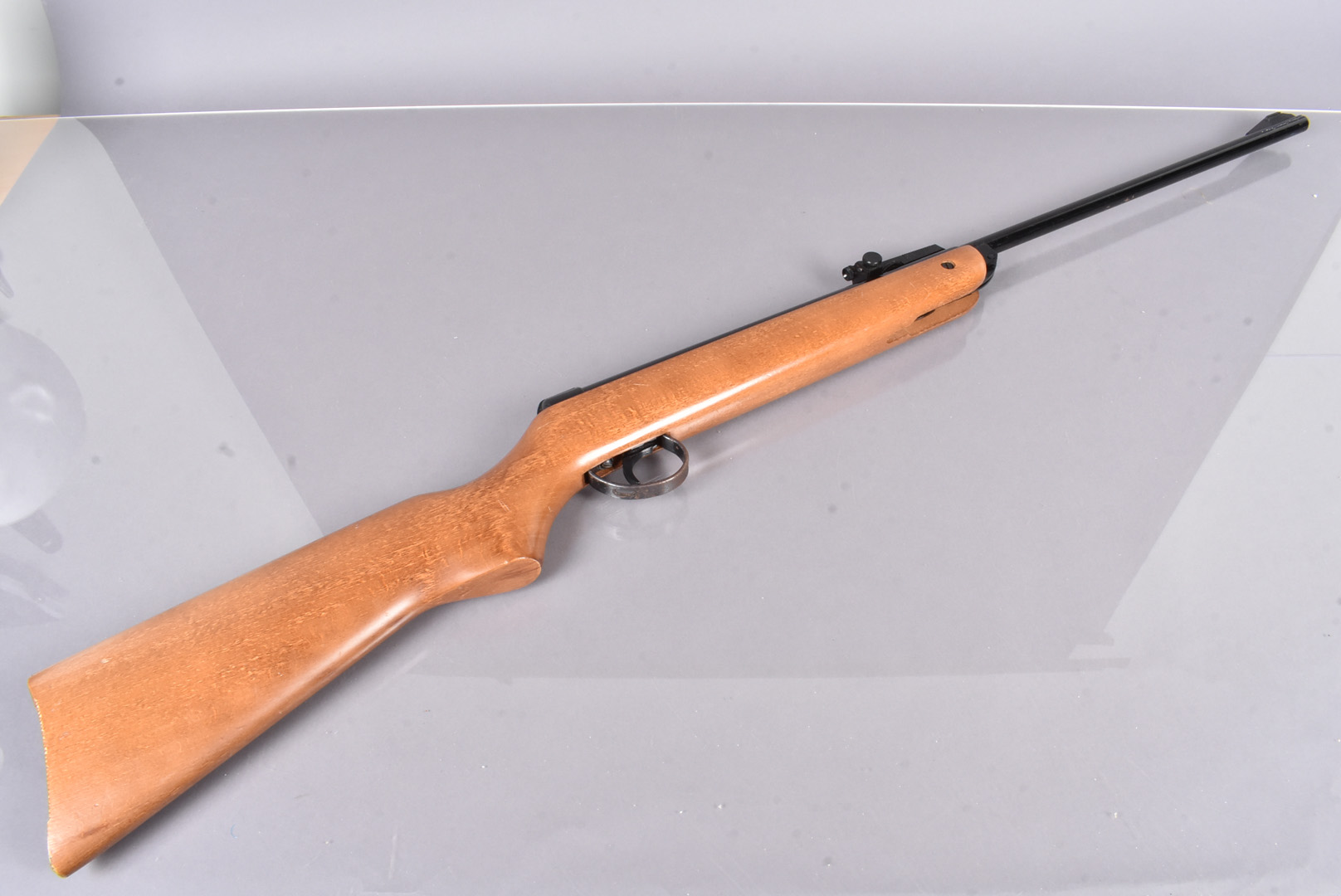 A BSA Meteor .177 Mk V air rifle, serial NH32672, break barrel action ...