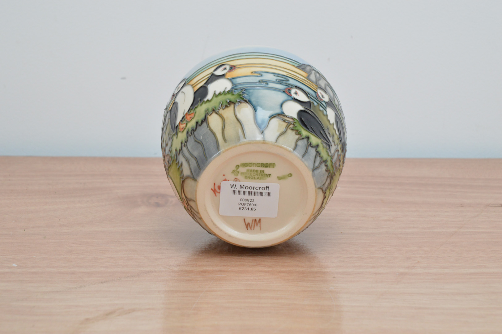A Moorcroft pottery ginger jar and lid, Puffins' pattern, 16.5cm high