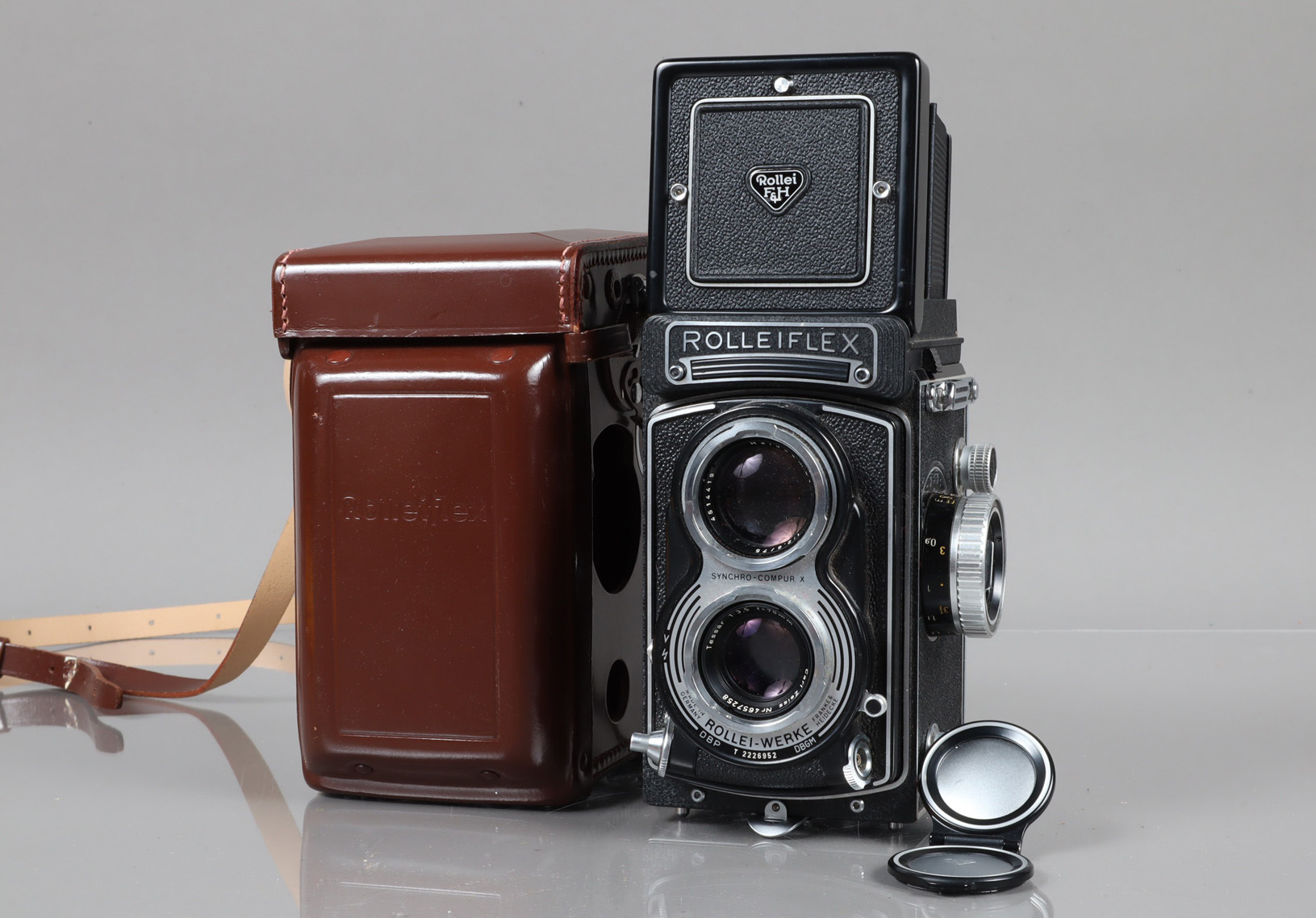A Rolleiflex T TLR Camera, model 3, serial no 2226952, shutter sluggish ...