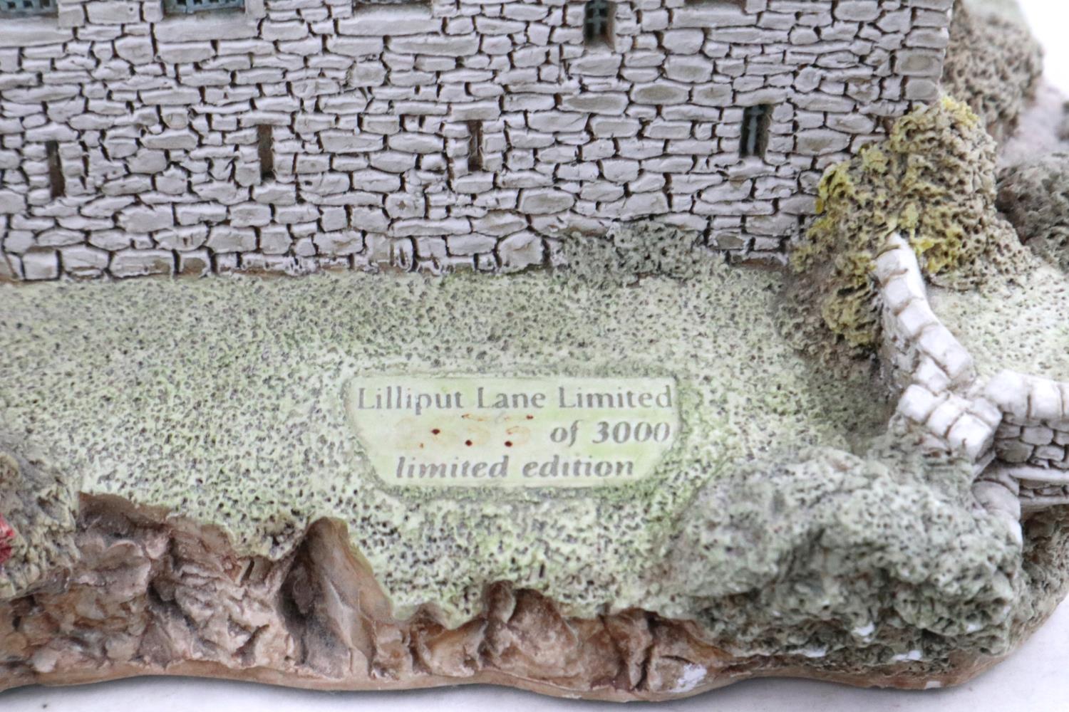 Boxed Lilliput Lane no 2635, Cawdor Castle with deeds, 20 x 26 cm ...