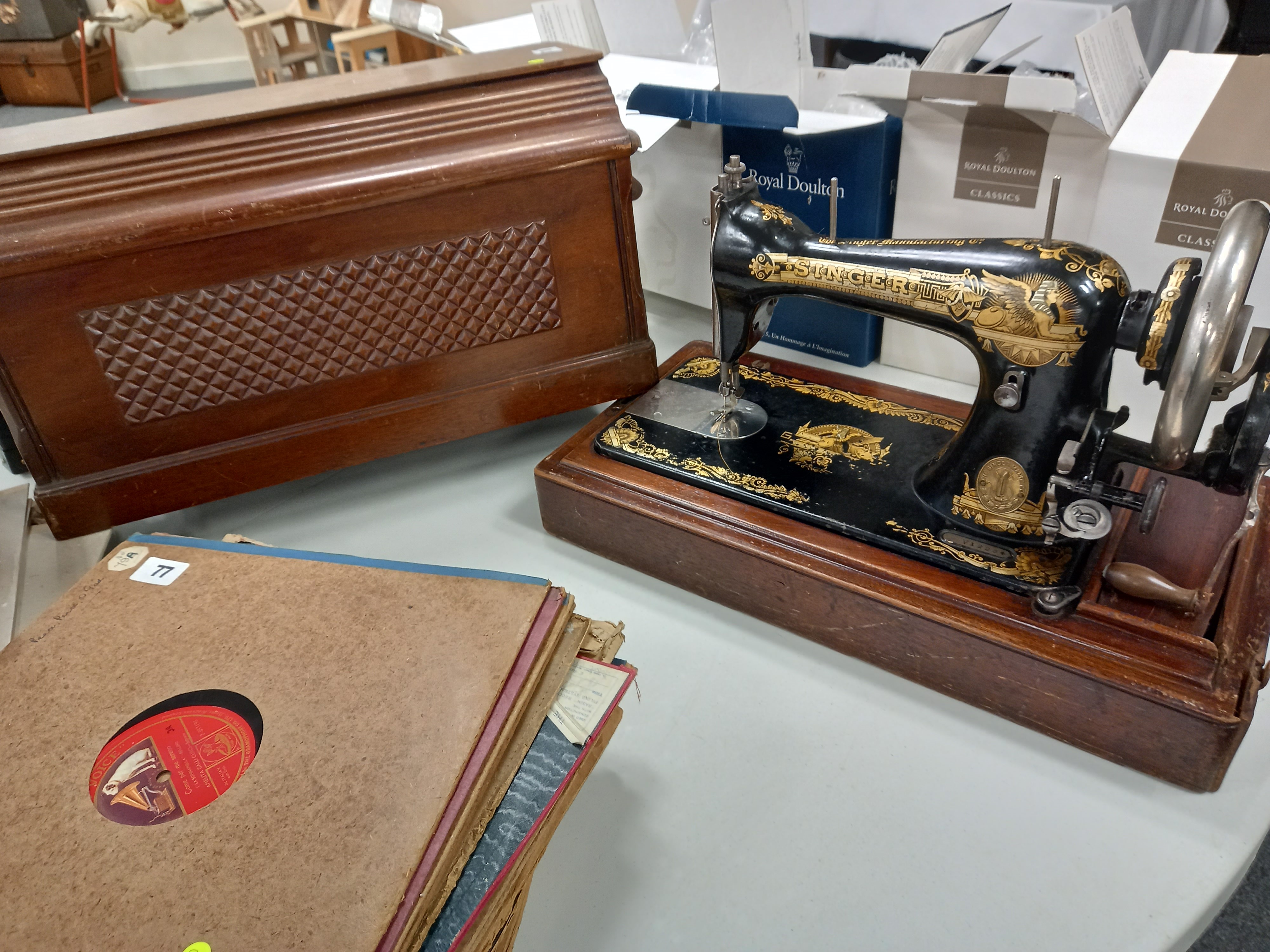 VICTORIAN SINGER SEWING MACHINE