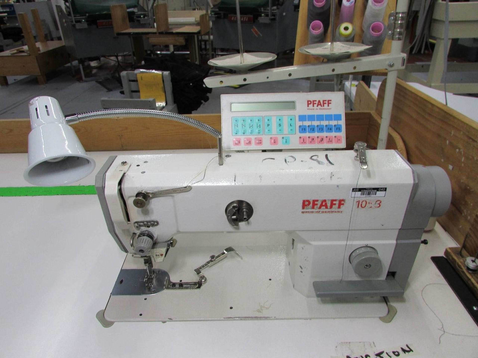 Pfaff Model 901-1183-033/004 Single Needle Lockstitch Sewing Machine ...