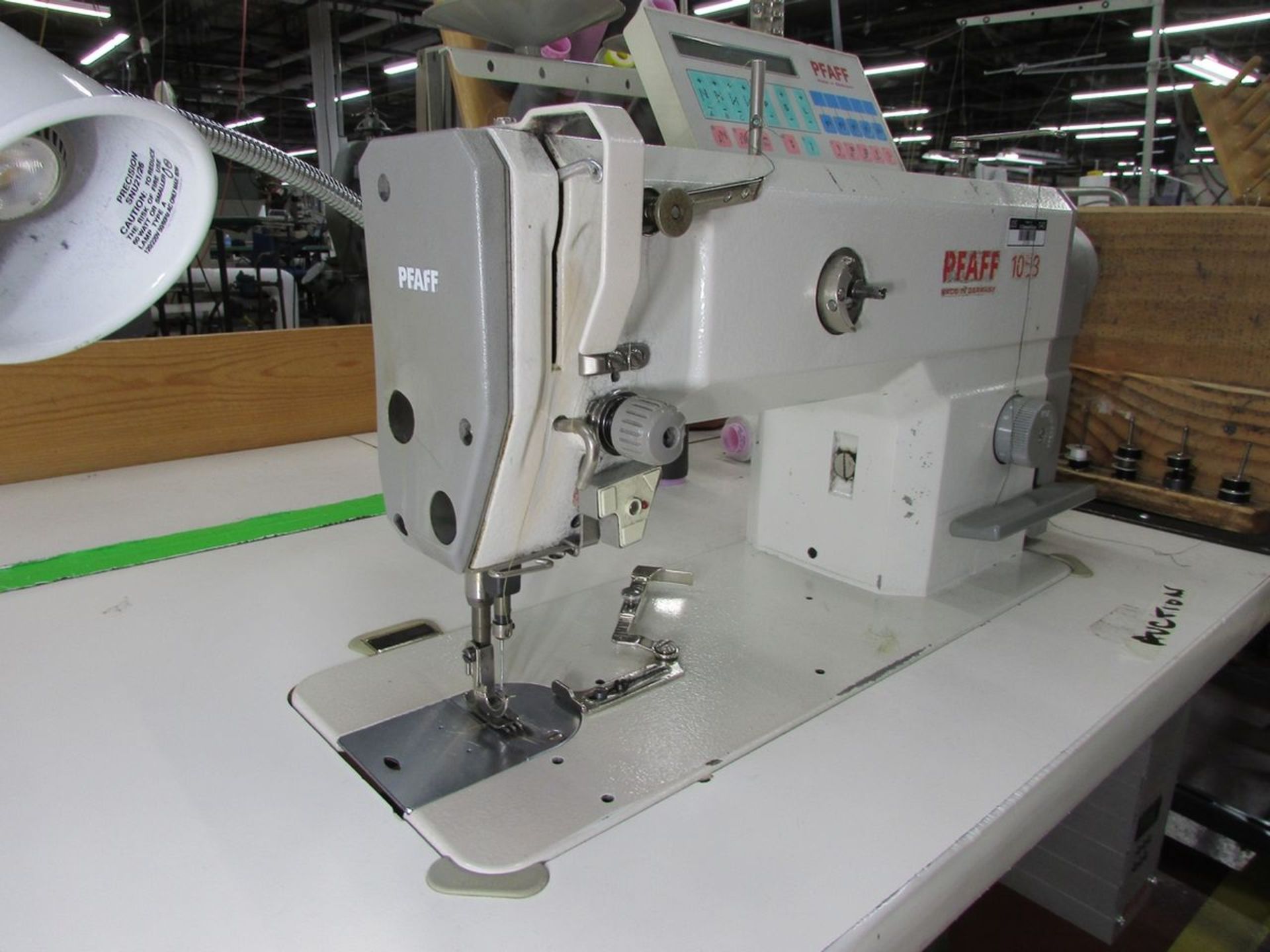 Pfaff Model 901-1183-033/004 Single Needle Lockstitch Sewing Machine ...