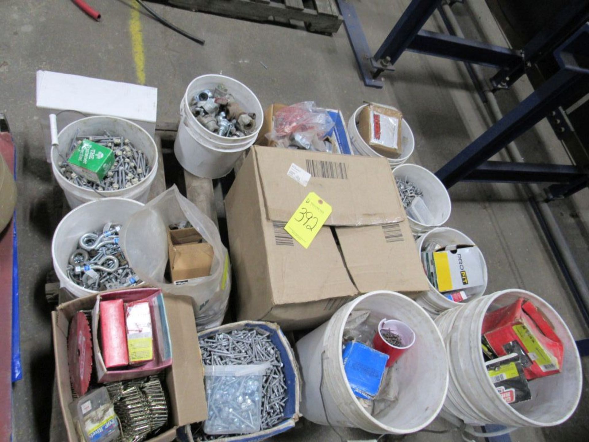 Lot of Assorted Hardware | Tag: 231392