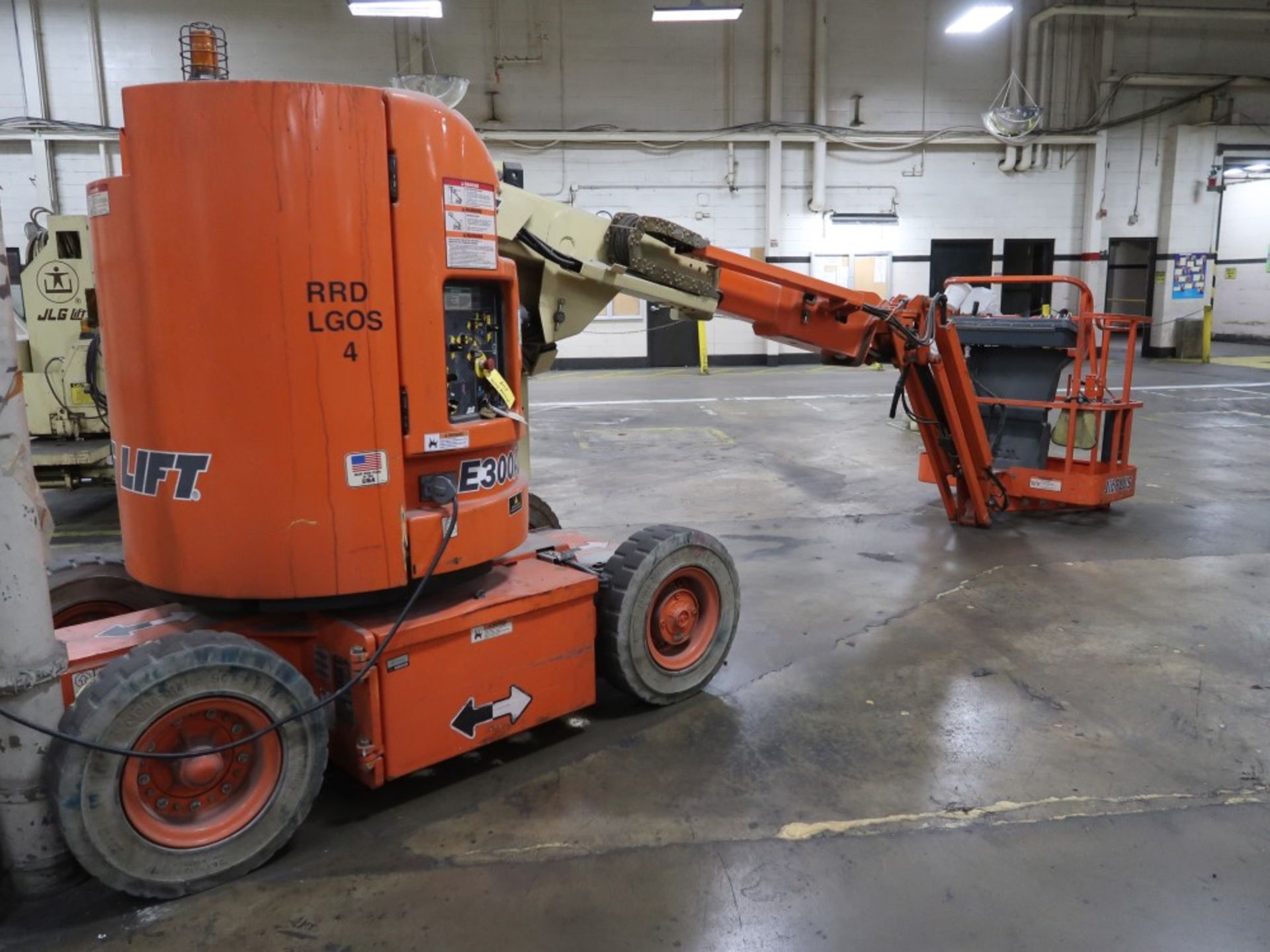 2000 JLG Articulating Electric Boom Lift Model E300AJP (DELAYED ...