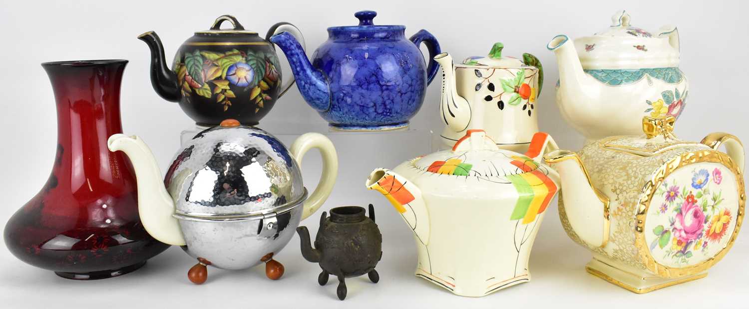 Ceramics to include seven decorative teapots, Royal Doulton pattern ...