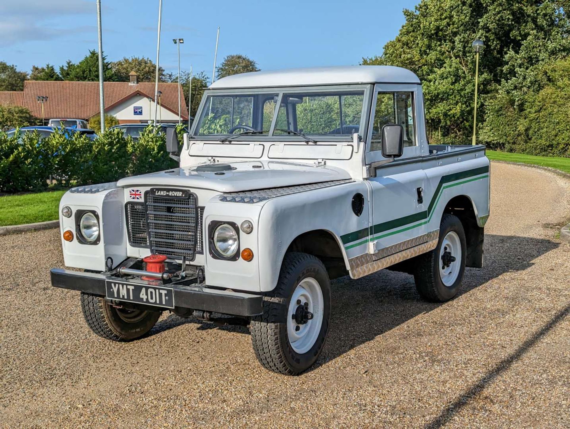 Make & Model:LAND ROVER, 88" - 4 CYL Date of Reg:YMT401T Colour:WHITE ...