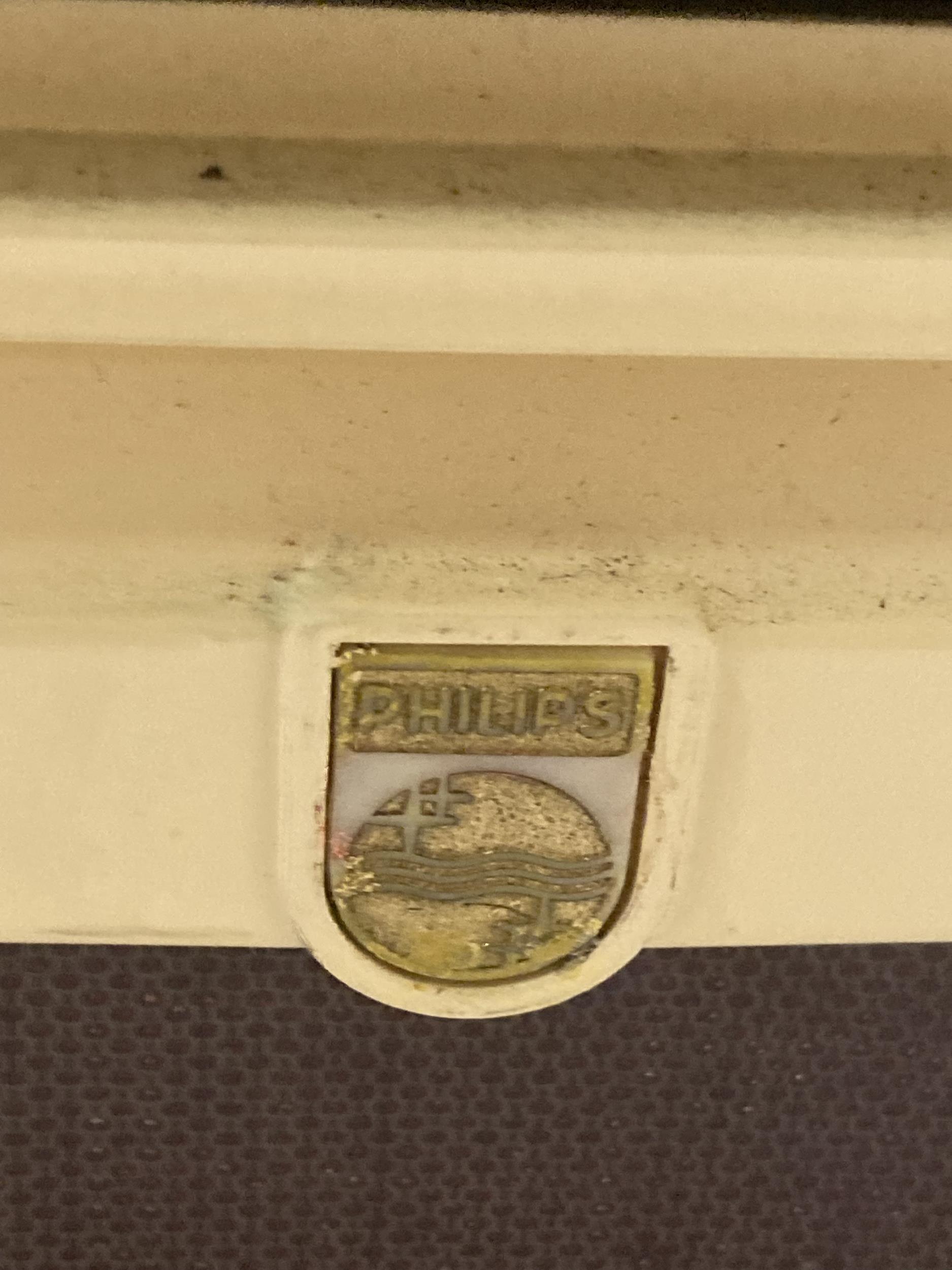 A VINTAGE PHILIPS RADIO