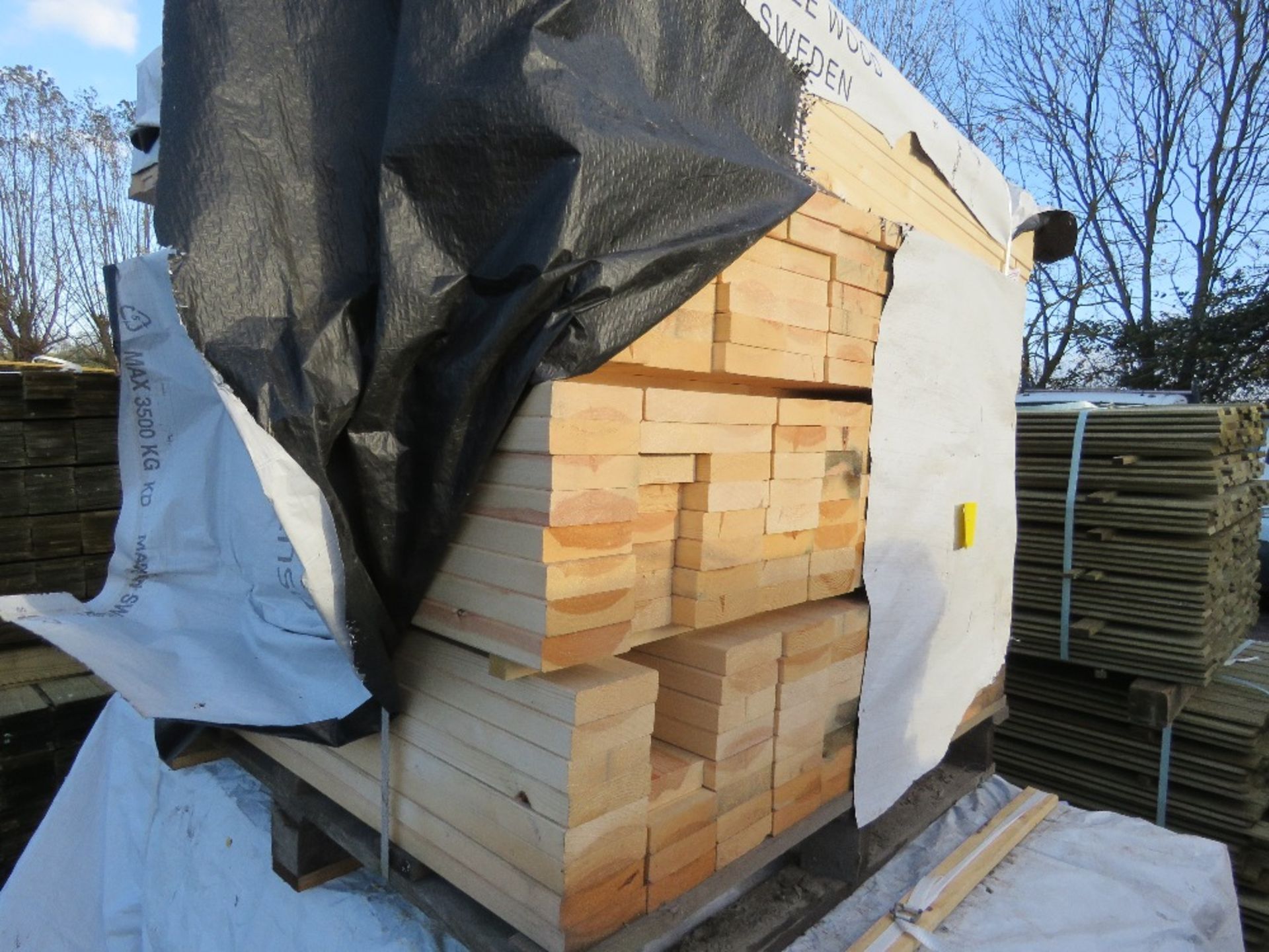 PALLET OF UNTREATED TIMBER BOARDS 1M LENGTH X 100MM X 25MM APPROX
