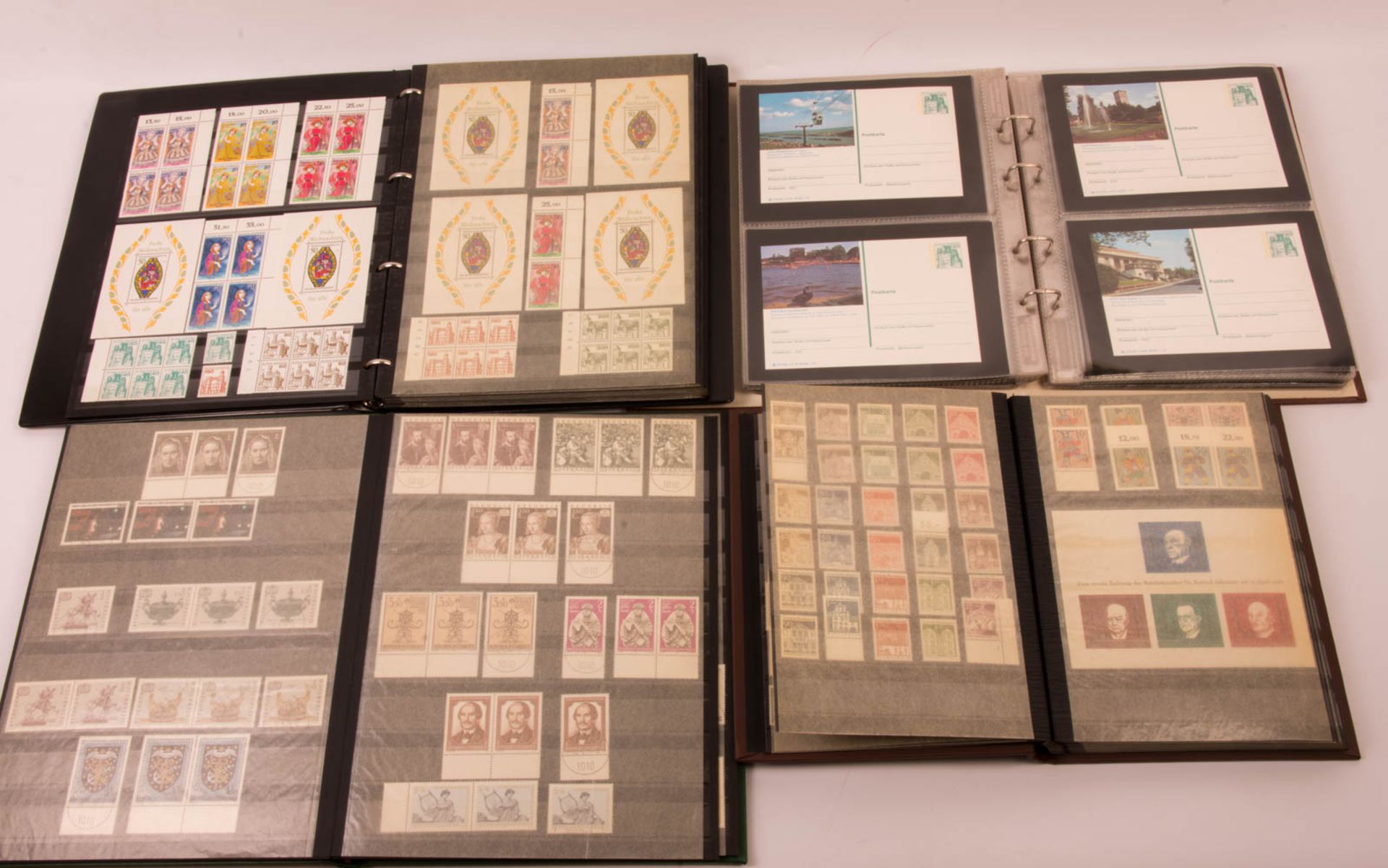 Briefmarkensammlung Der kompletten Nachlass besteht aus 50 Alben mit ...