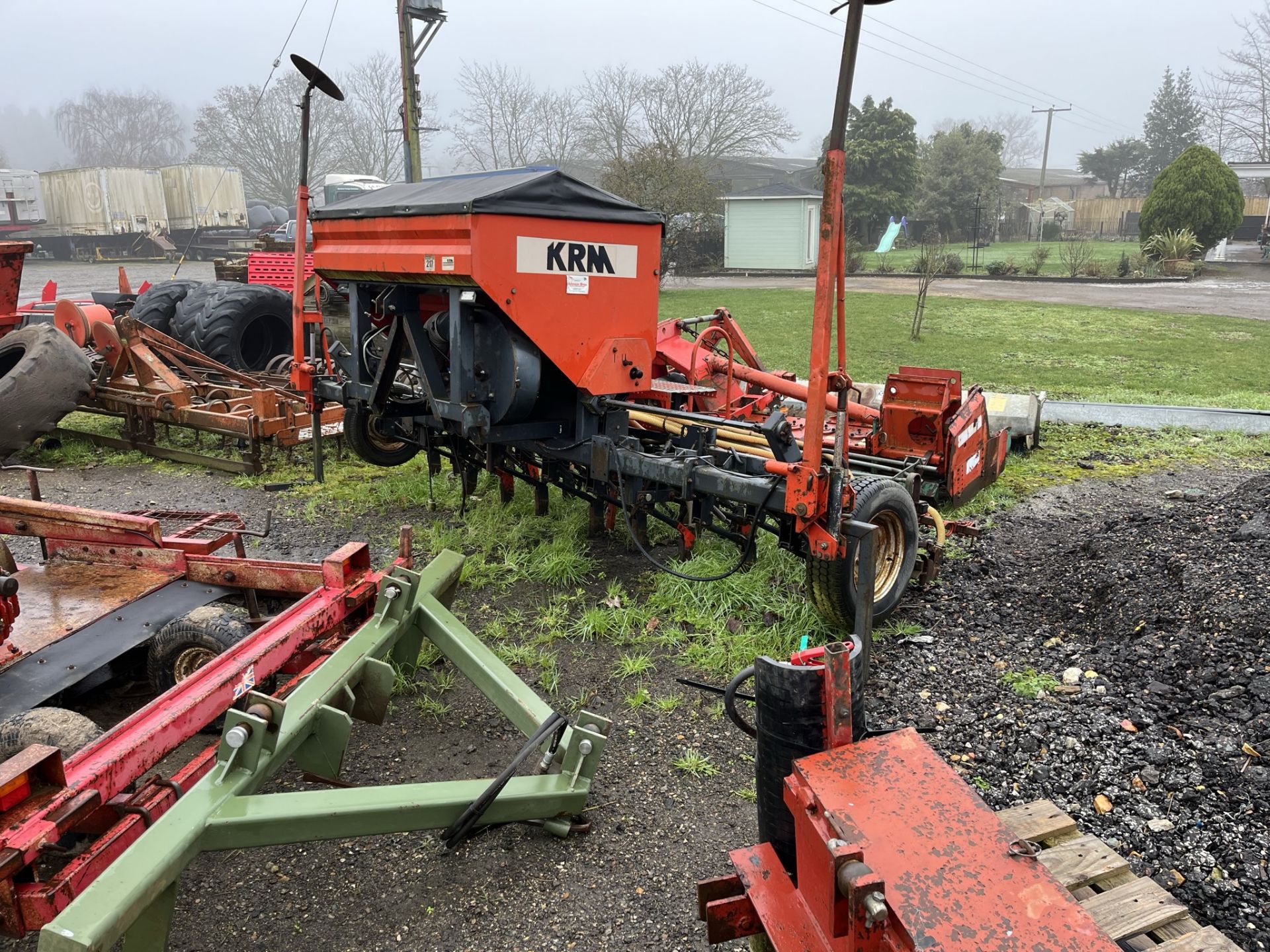 KRM Maxidrill 4m, disc coulters, Packer roller, bout markers and pre em ...