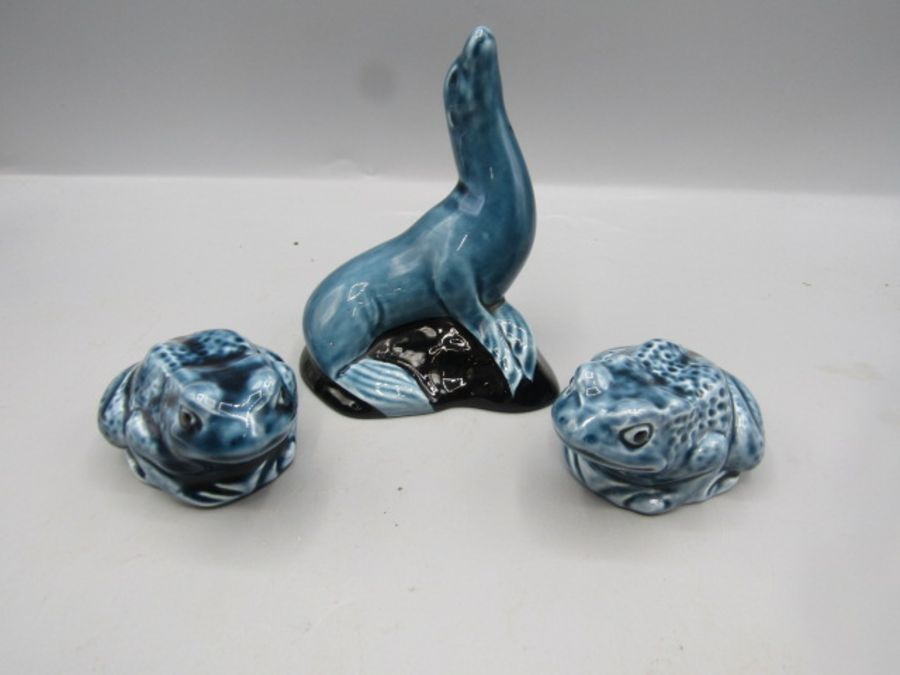 Poole pottery seal and 2 frogs
