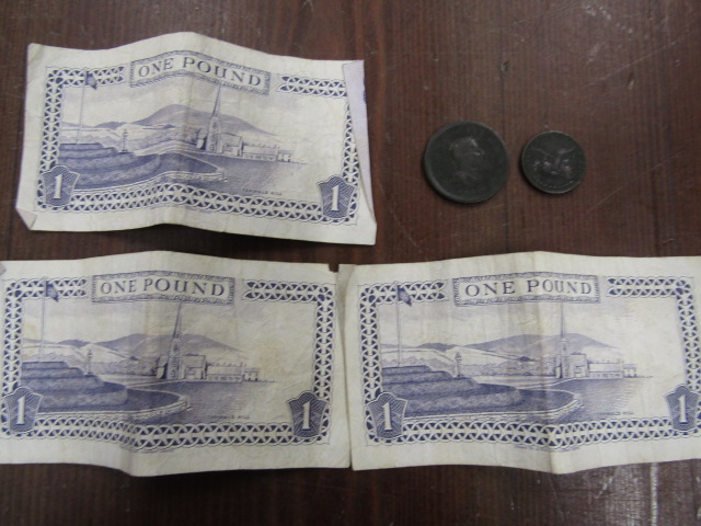 1/2 d (1806) 1/4d 1835 and 3 Isle of Man notes