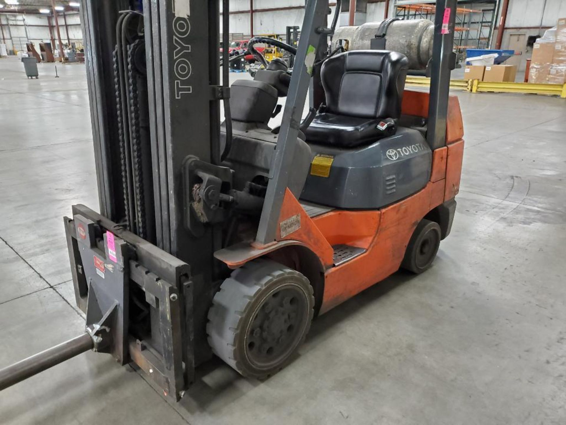 6000lb Toyota propane forklift. Model 7FGCU30. Triple mast w/ side ...