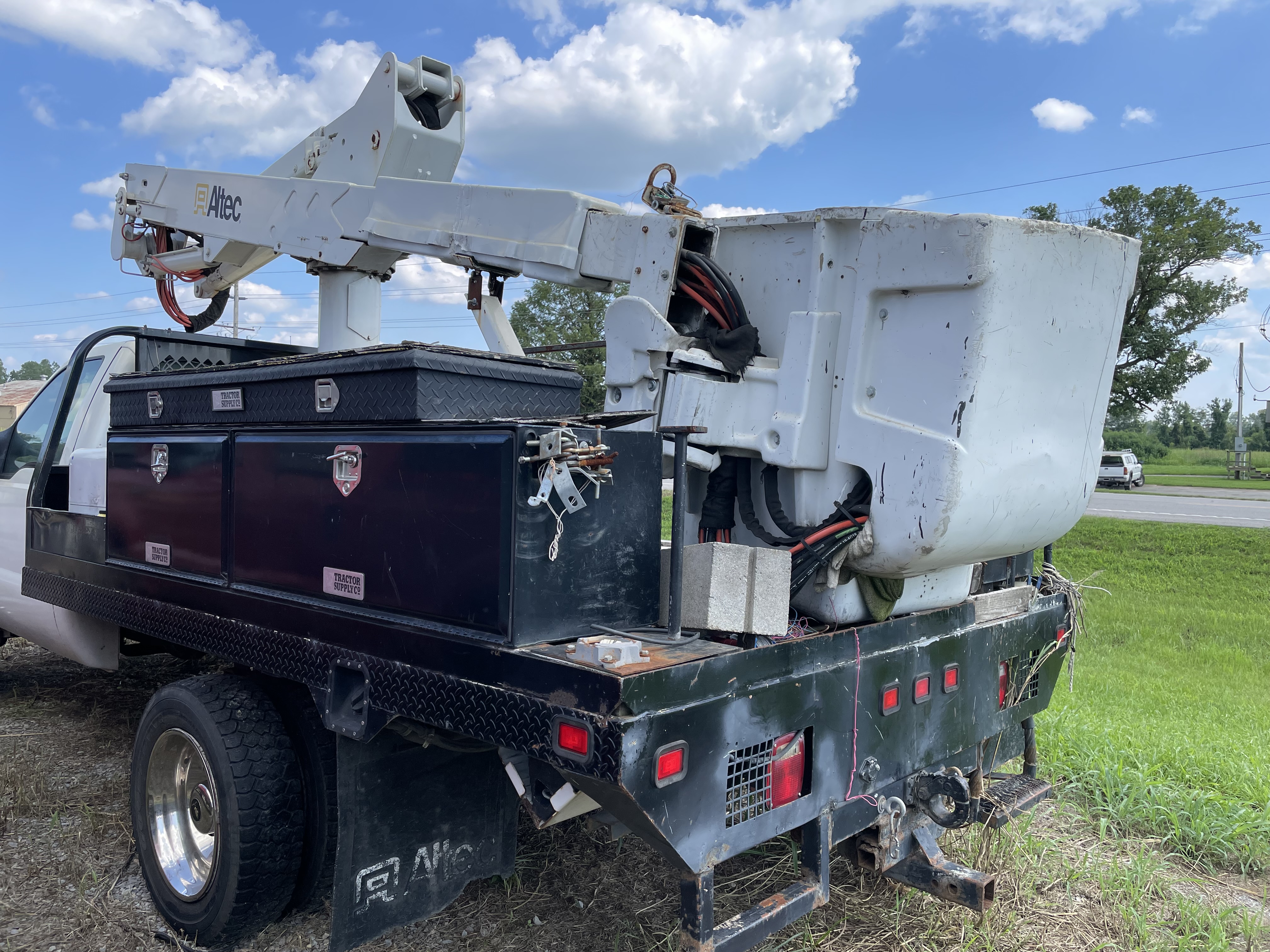 2006 Altec Model AT37-G Telescopic Articulating Bucket, 37.5' Platform ...