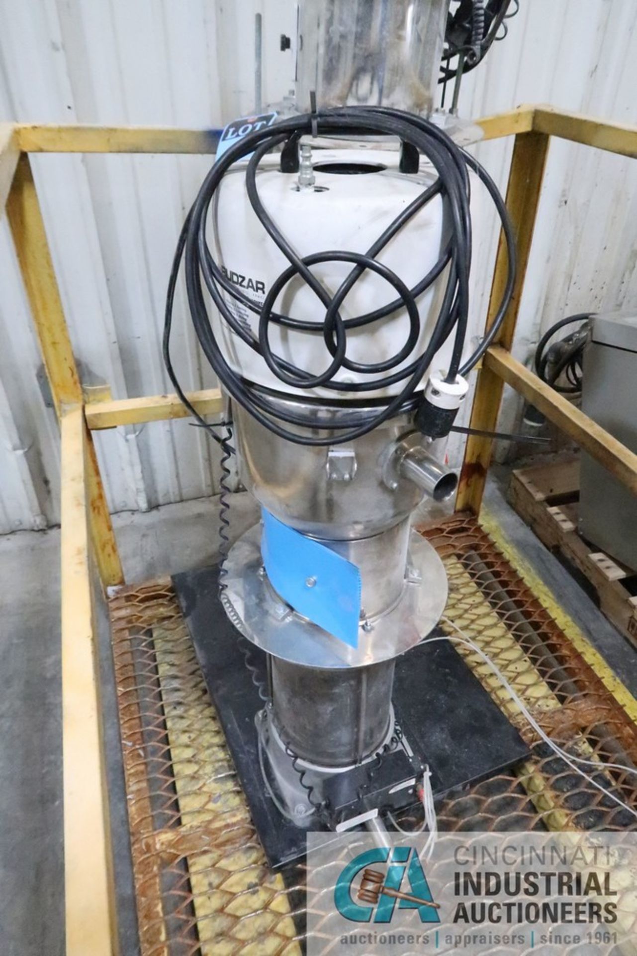 (LOT) BUDZAR MODEL SAL-6U-UL AND SAL-6U LOADERS