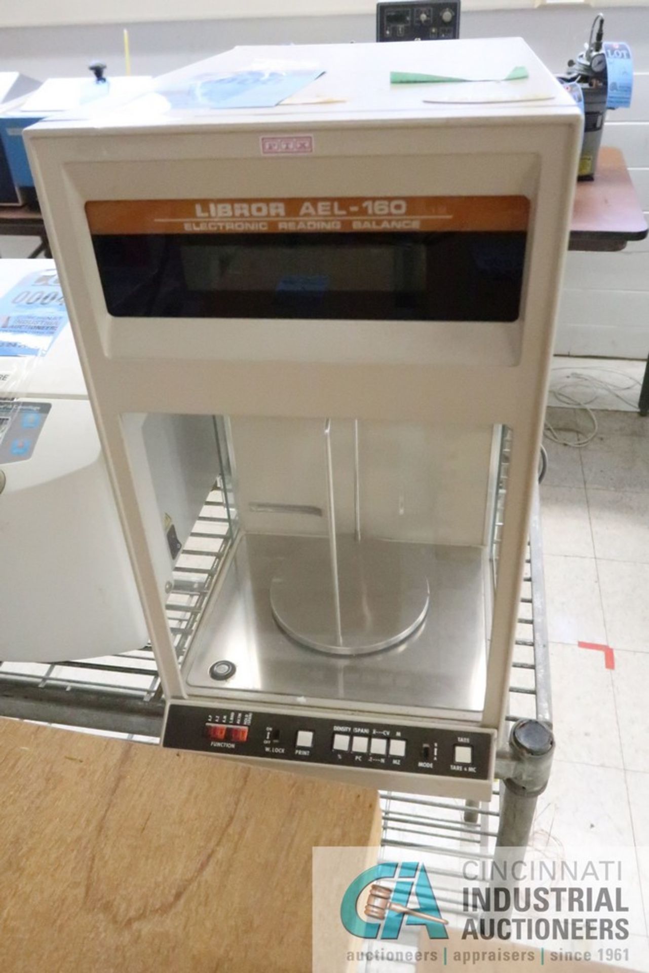 LIBROR MODEL AEL-160-21 ELECTRONIC READING GLASS ENCLOSED LAB BALANCE ...