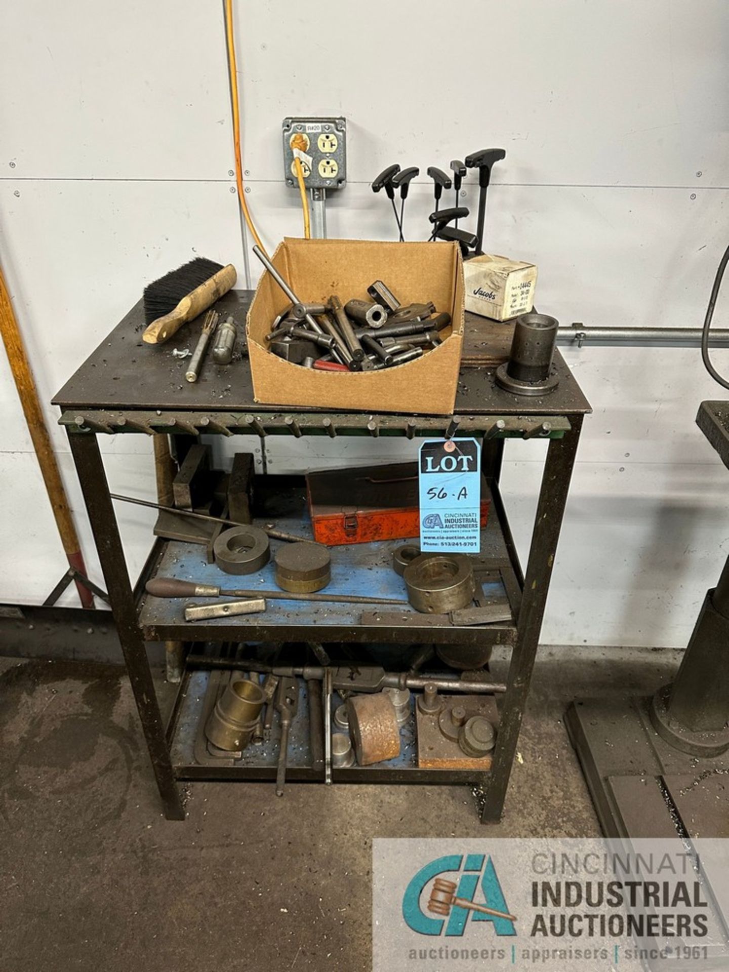 (LOT) BENCH WITH TOOLING