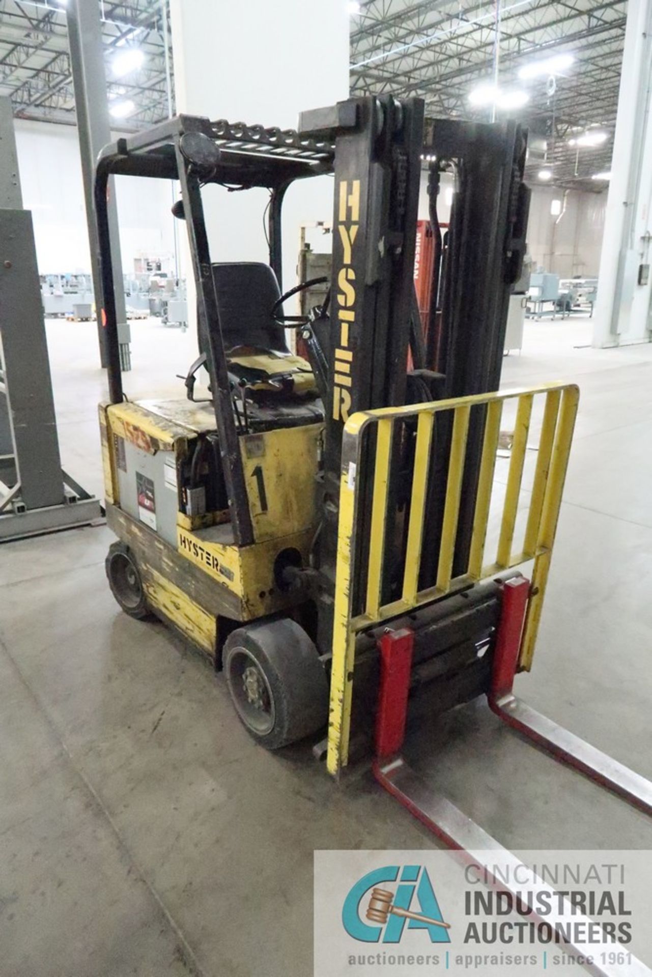 { Choice of lots: 94 } 5,000 LB. HYSTER MODEL E50XL SOLID TIRE ELECTRIC ...